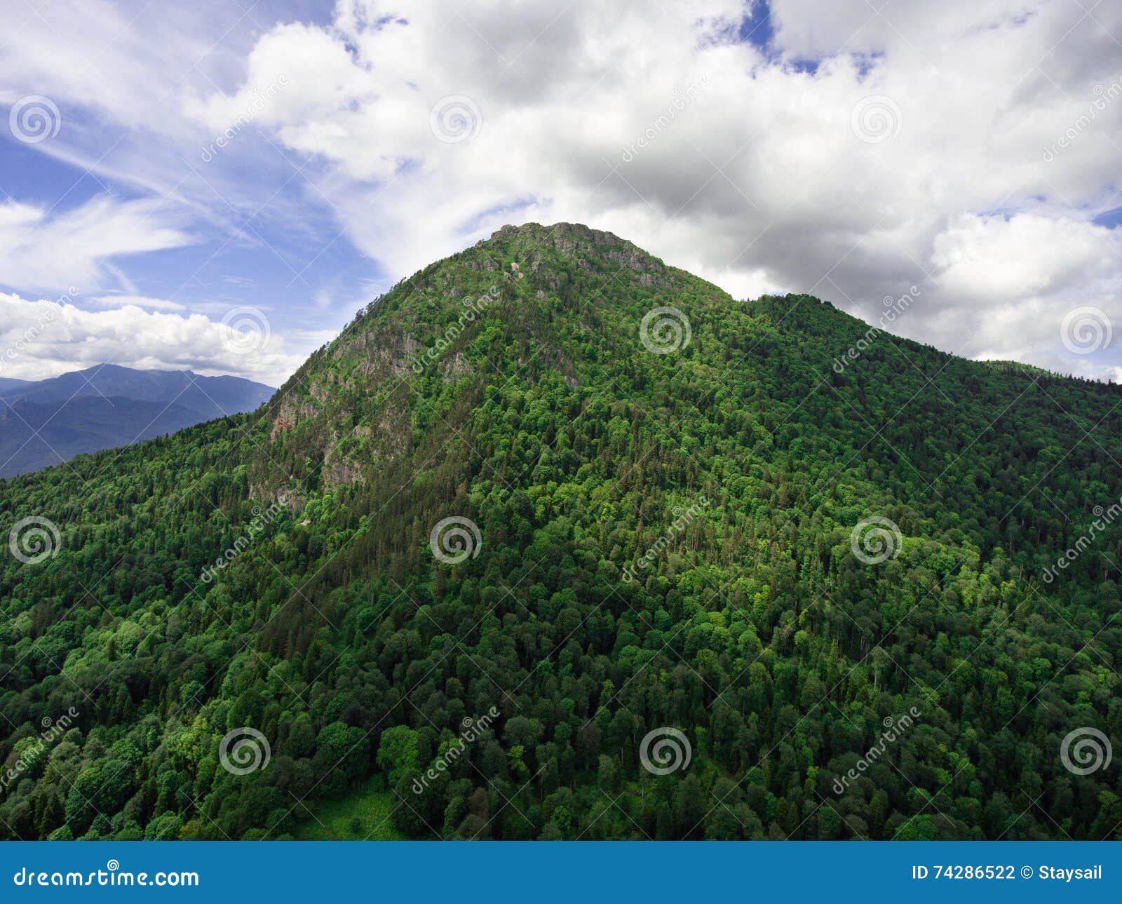 Vogelperspektive Des Schlafenden Circassian Berg-Chernogor Stockfoto ...