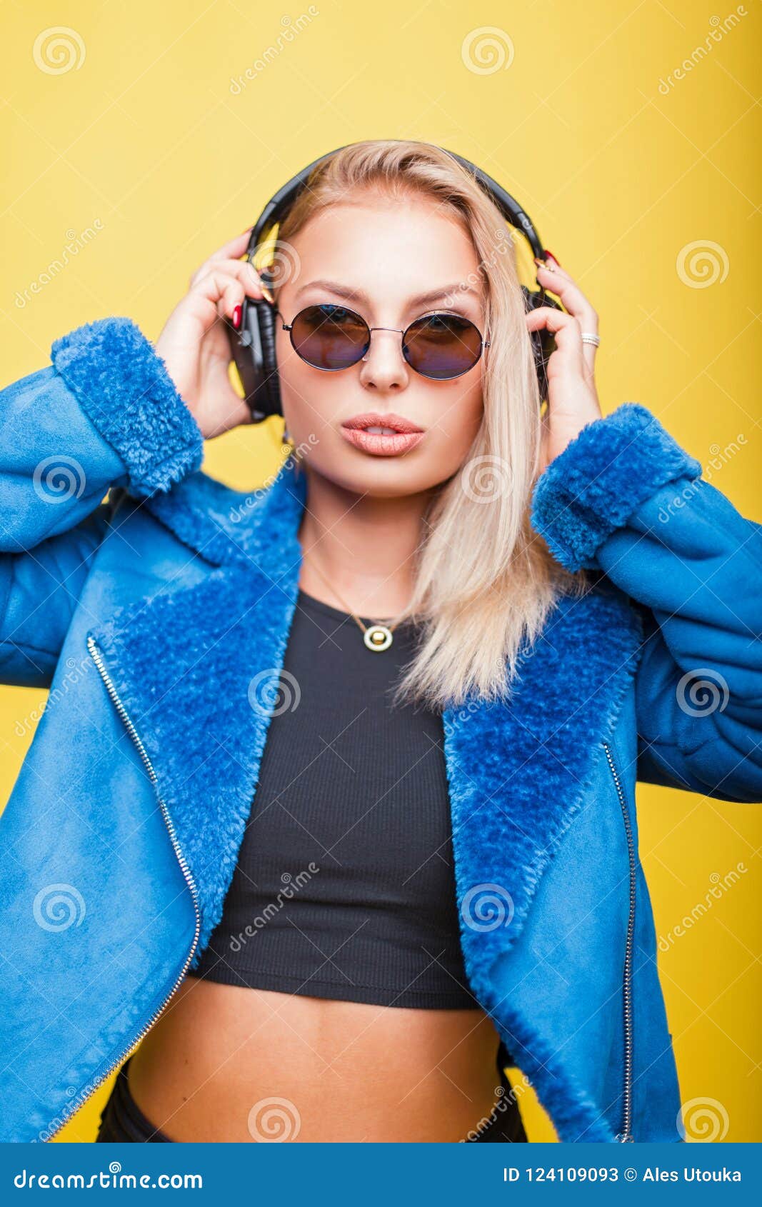 Vogue Fashion Young Woman In Round Stylish Sunglasses Stock Image