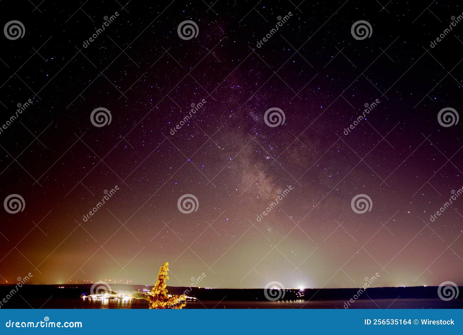 Voie Laiteuse Dans Le Ciel Nocturne Photo stock - Image du nuages ...
