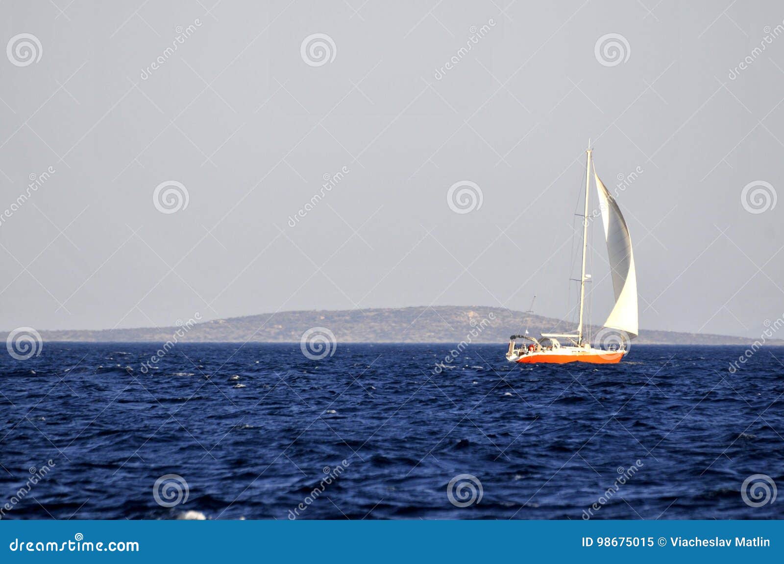 Voile image éditorial. Image du côte, méditerranéen, île - 98675015