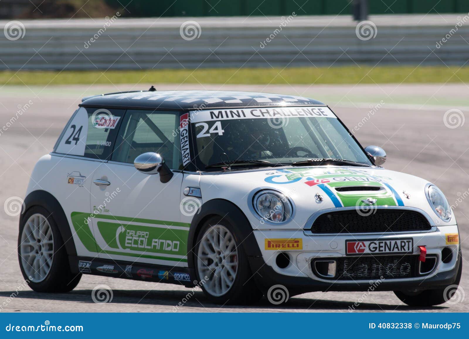 Voiture De Course De Mini Cooper S Sv31 Photo stock éditorial - Image ...