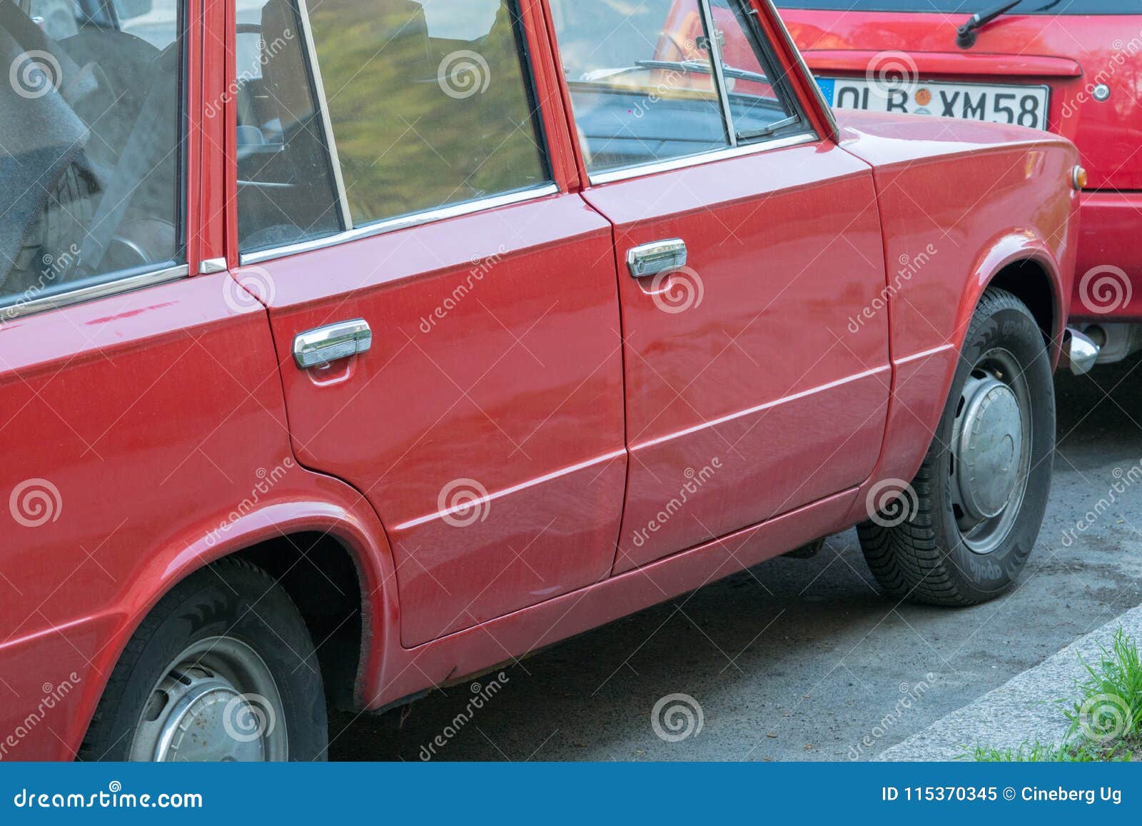 Voiture 1200 de Lada Combi image éditorial. Image du compagnie - 115370345