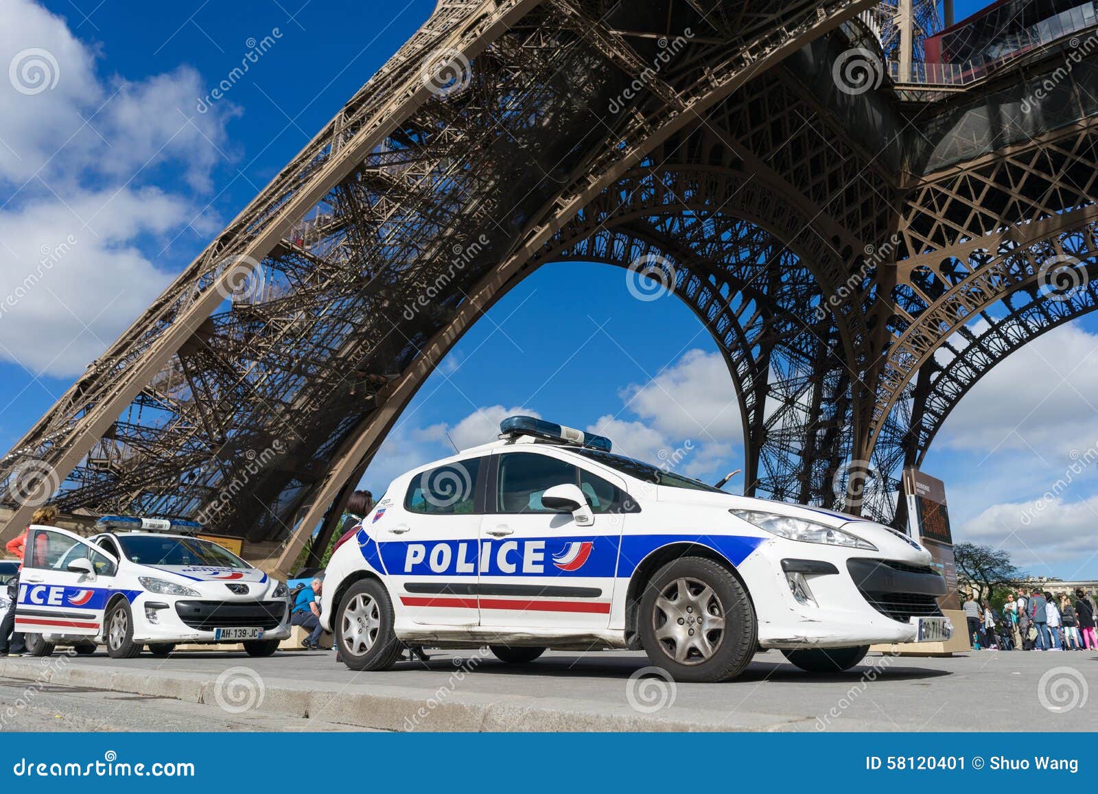 Voiture de police à Paris photo éditorial. Image du france - 58120401