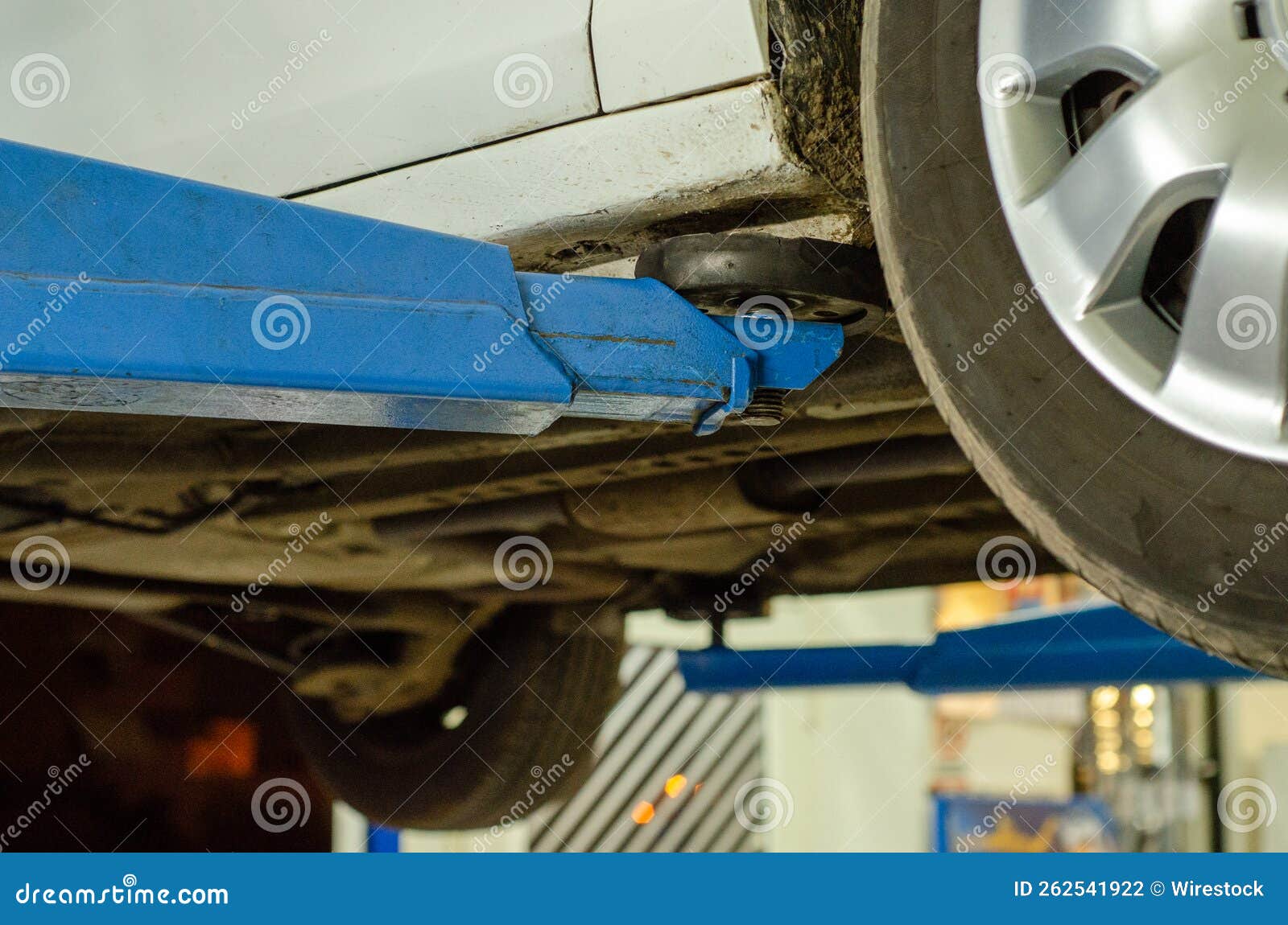 Voiture Service Hydraulique Rampe De Levage Photo stock - Image du ...