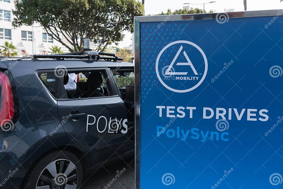 Voitures Auto-motrices De PolySync Image stock éditorial - Image du luxe, nature: 81126464