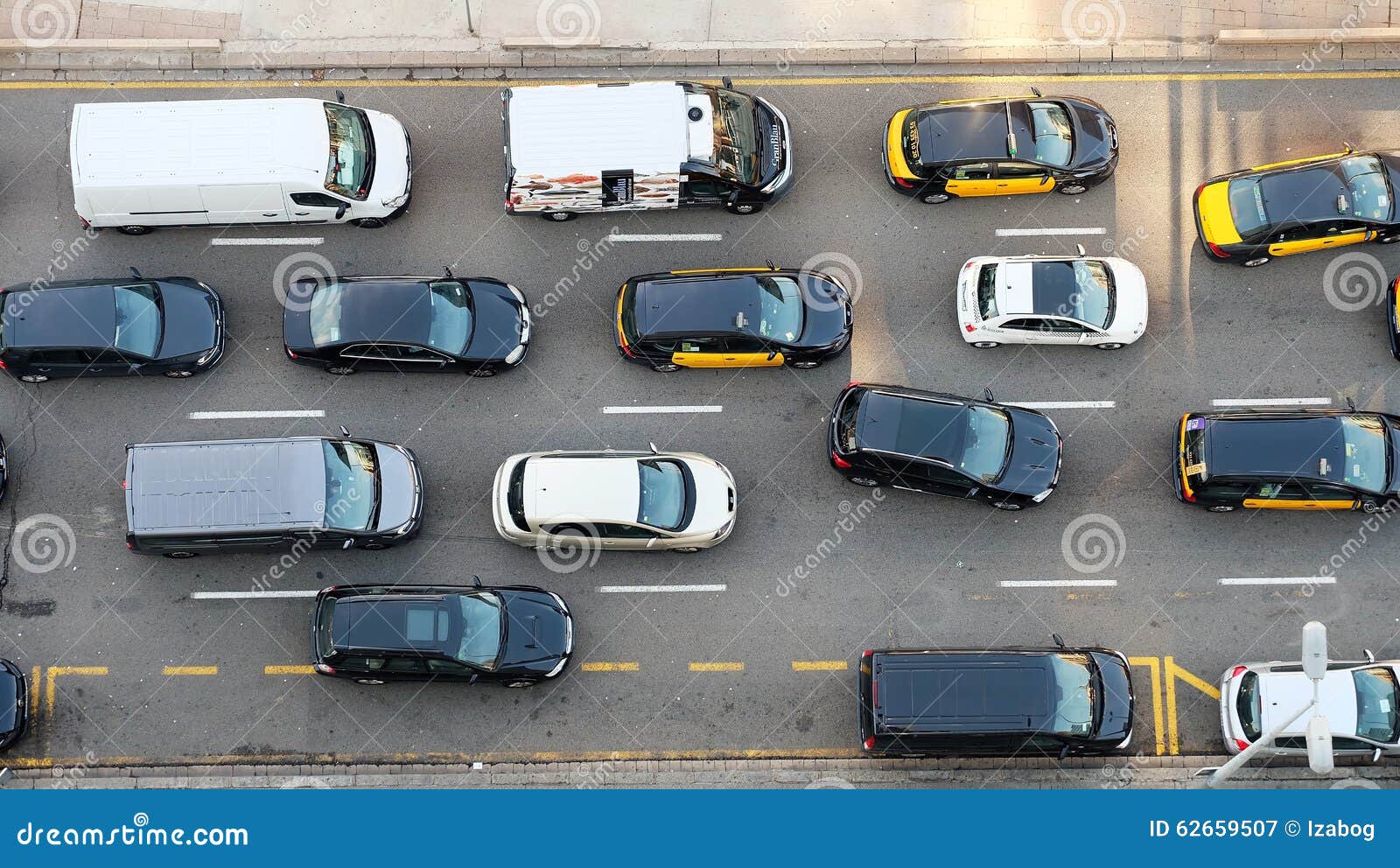 Voitures Sur La Route Vue D En Haut Photos Stock - Téléchargez 207 ...