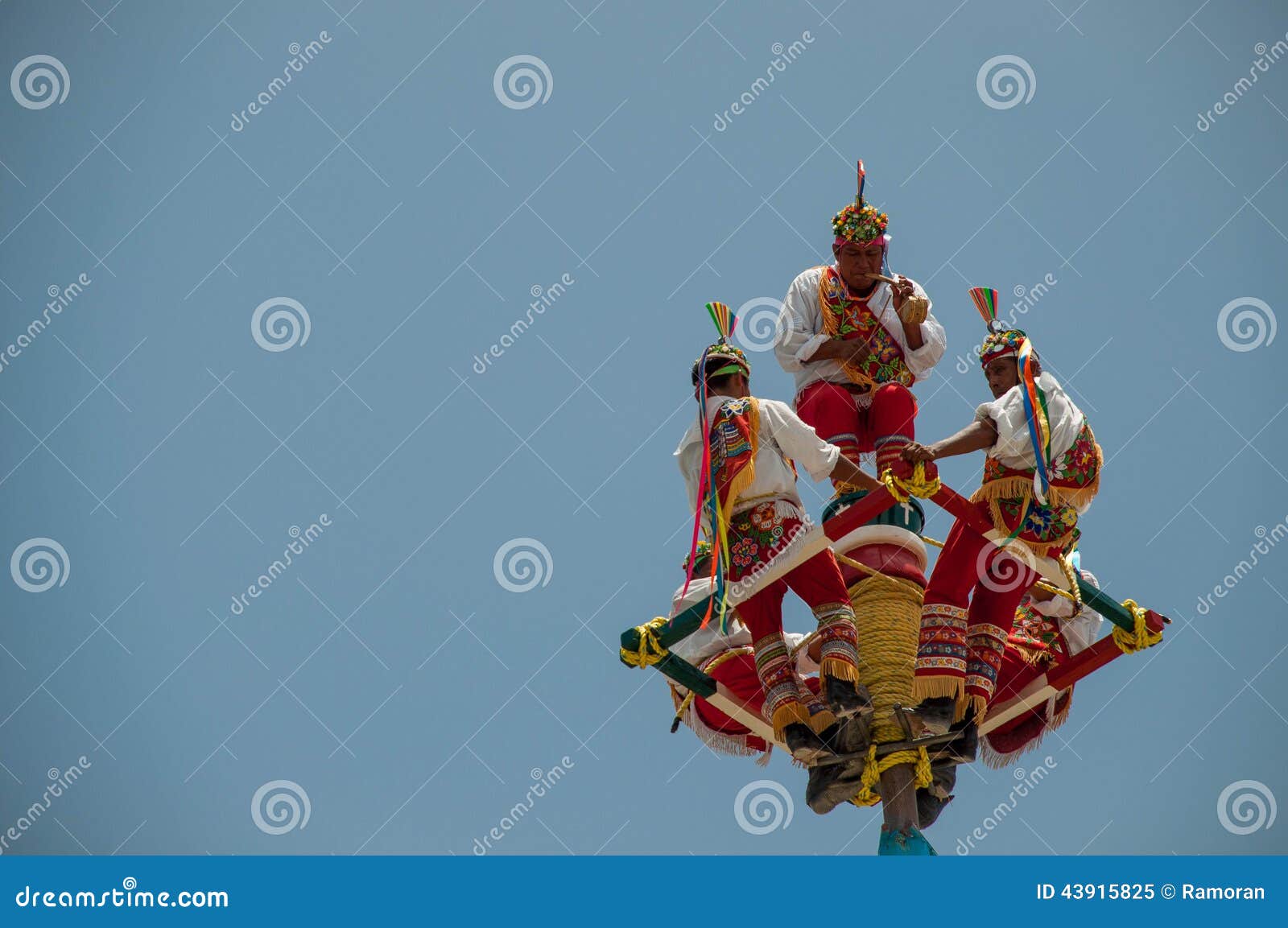 Voladores editorial image. Image of ceremony, pray, flying - 43915825