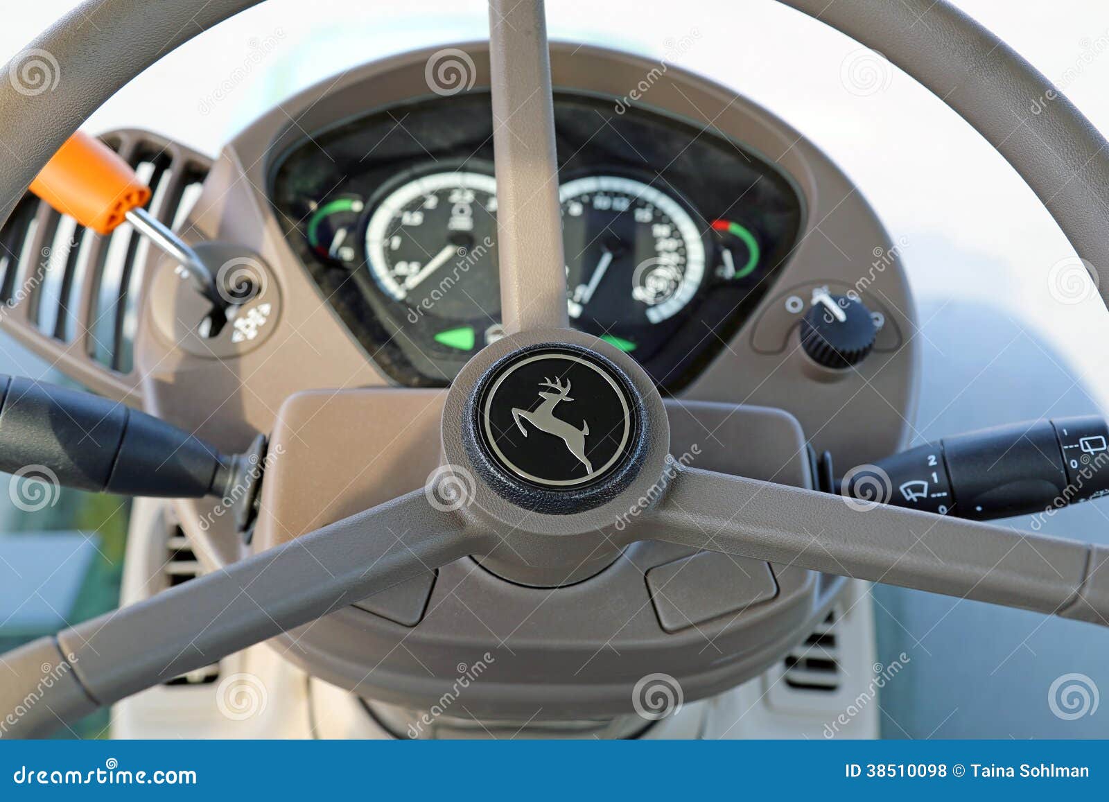 Volante De John Deere Agricultural Tractor Foto de archivo editorial ...