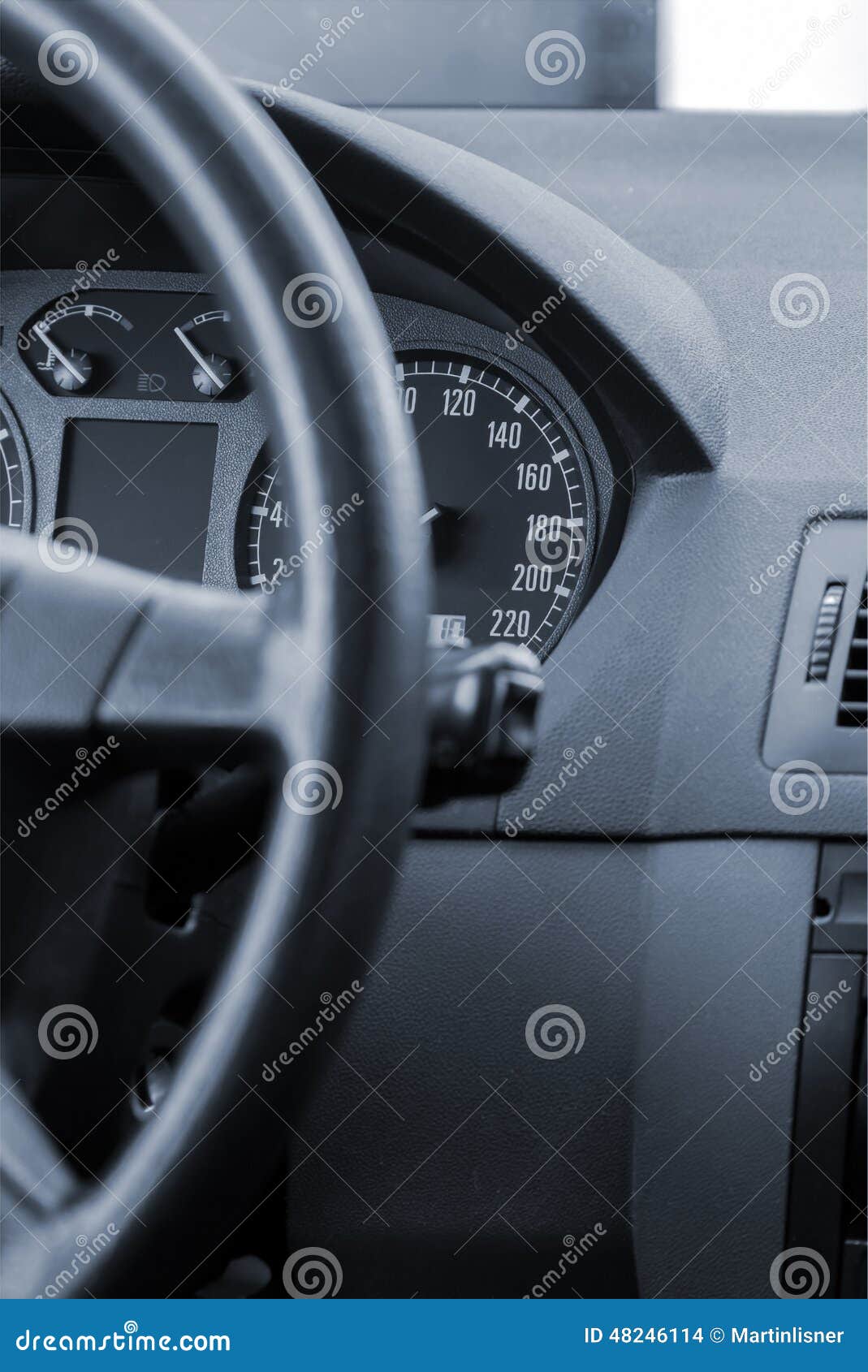 Volante Em Um Carro Moderno Foto de Stock - Imagem de excitador, escuro ...