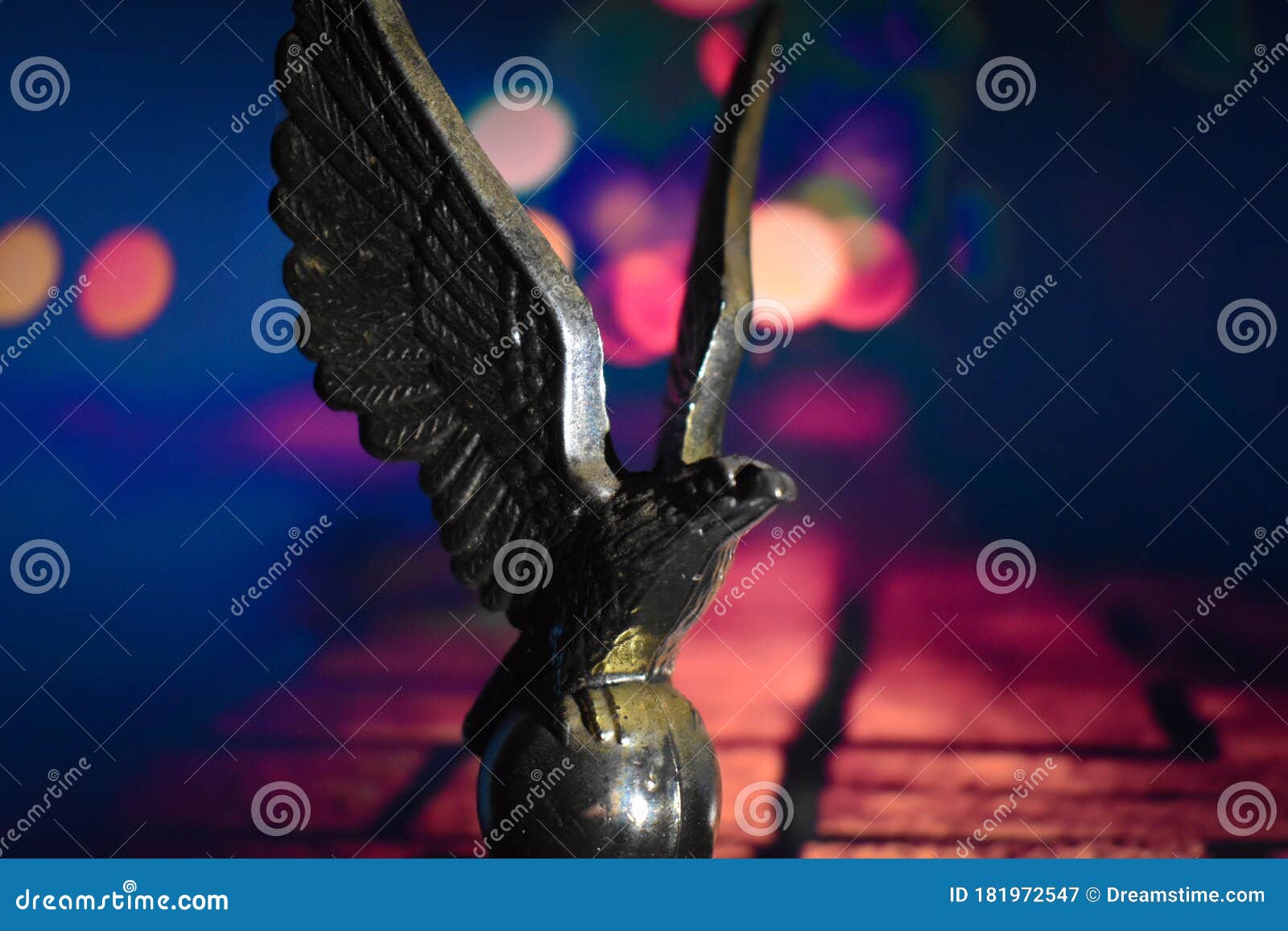 Volar Alto Con Alas De Esperanza Imagen de archivo - Imagen de alas ...