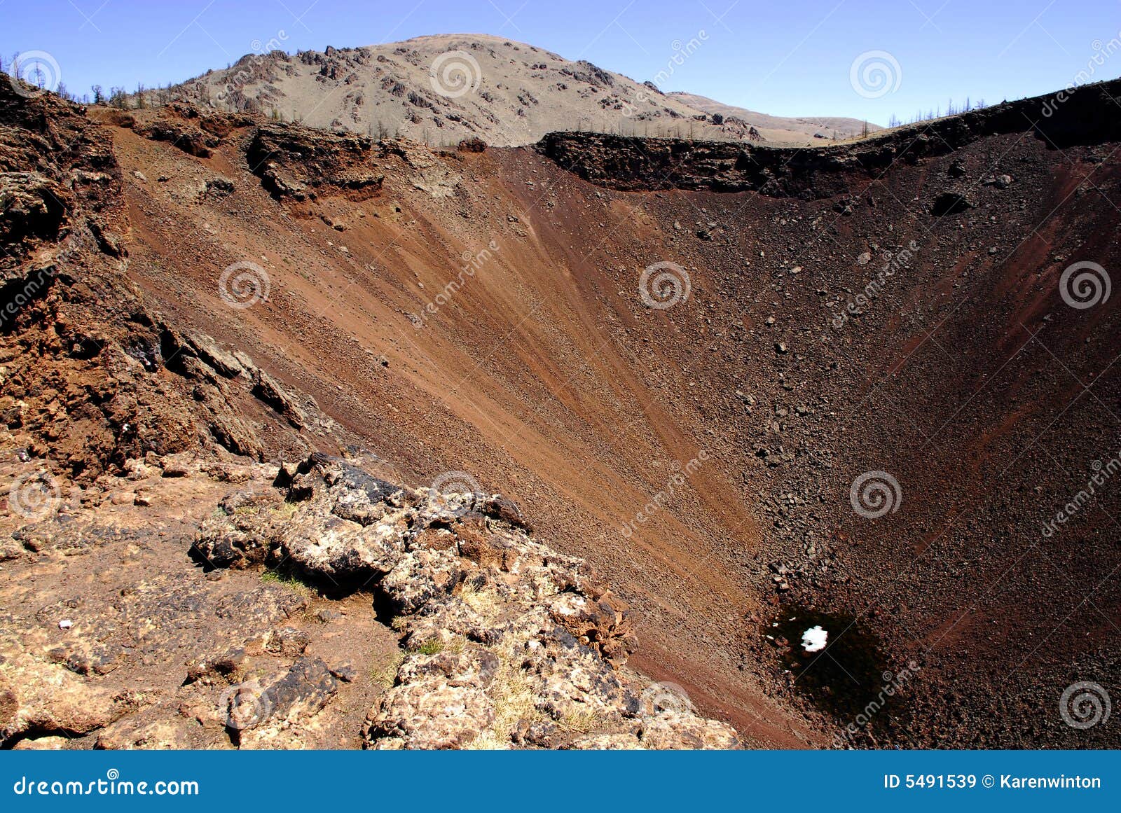 Volcán Extinto, área Del Lago Terkh, Mongolia Central Imagen de archivo ...