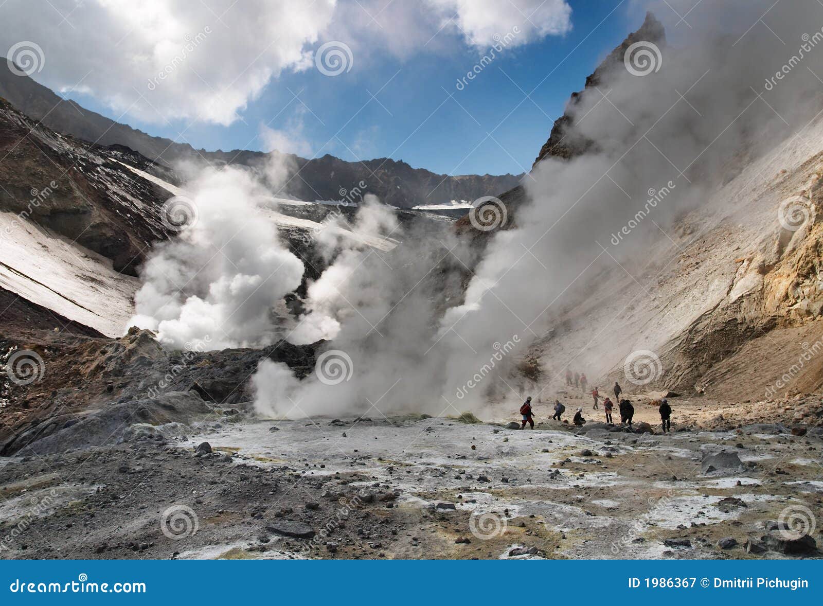 Volcan actif image stock. Image du nuage, sciences, rupture - 1986367