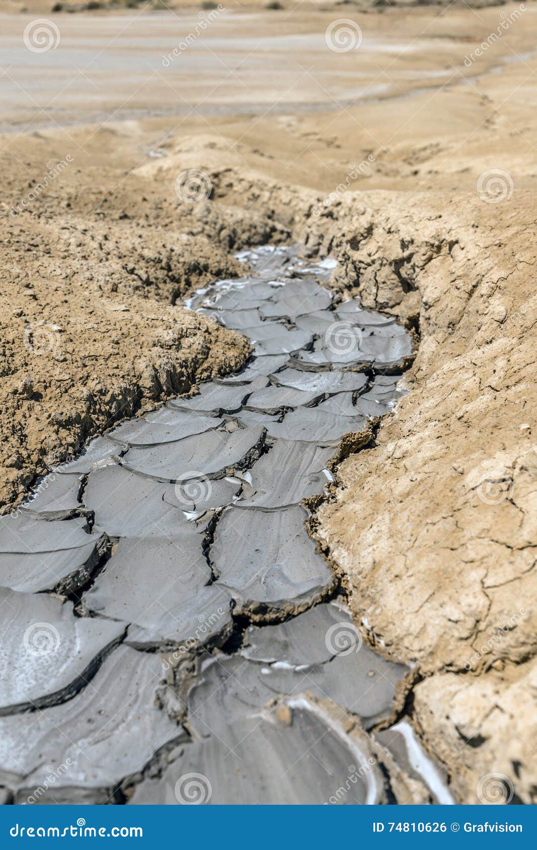 Volcanes del fango foto de archivo. Imagen de polvo, fango - 74810626