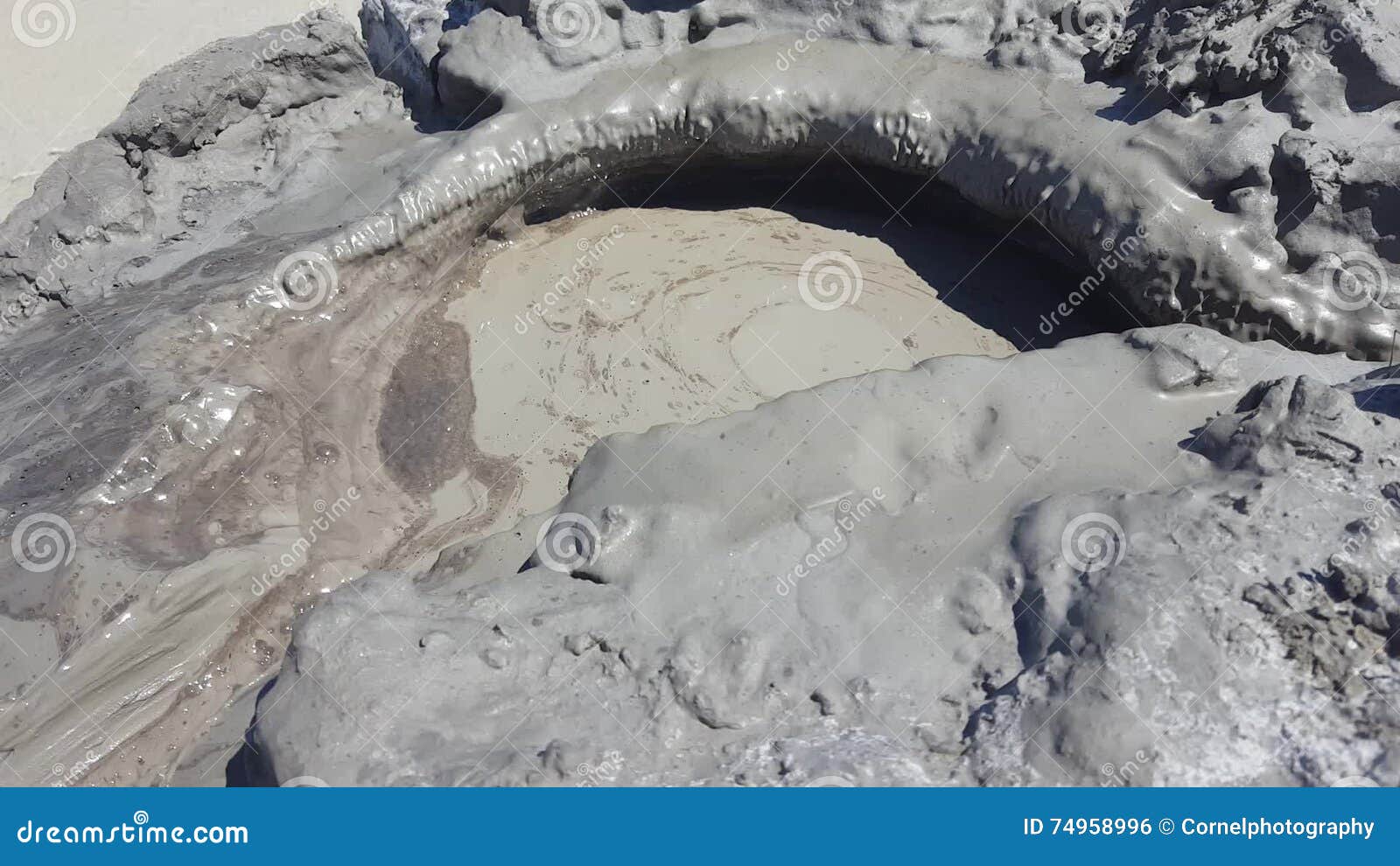 Volcanes del fango metrajes. Vídeo de fangoso, europa - 74958996