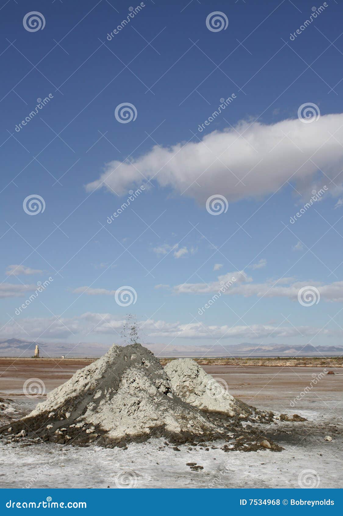 Volcanes Del Fango En El Mar De Salton Foto de archivo - Imagen de ...