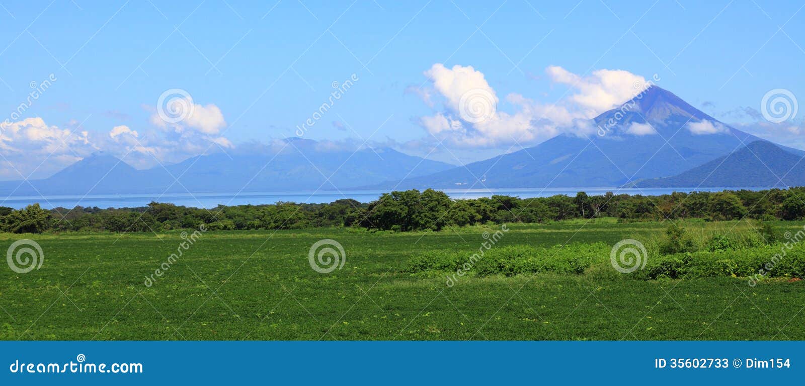 Volcano Momotombo imagen de archivo. Imagen de nubes - 35602733