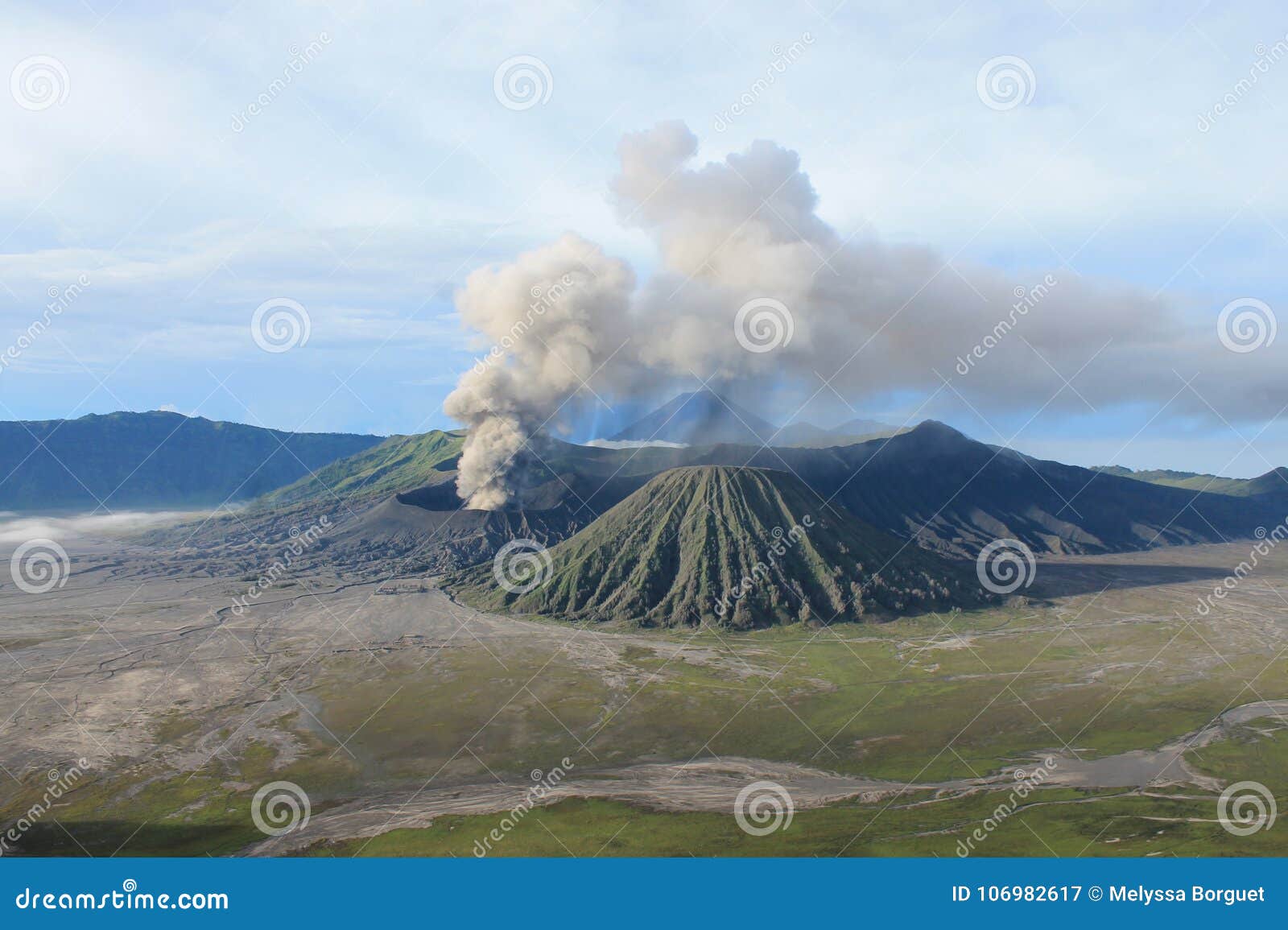 Volcano Mount Bromo Eruption, Java Indonesia Est Image stock - Image du ...