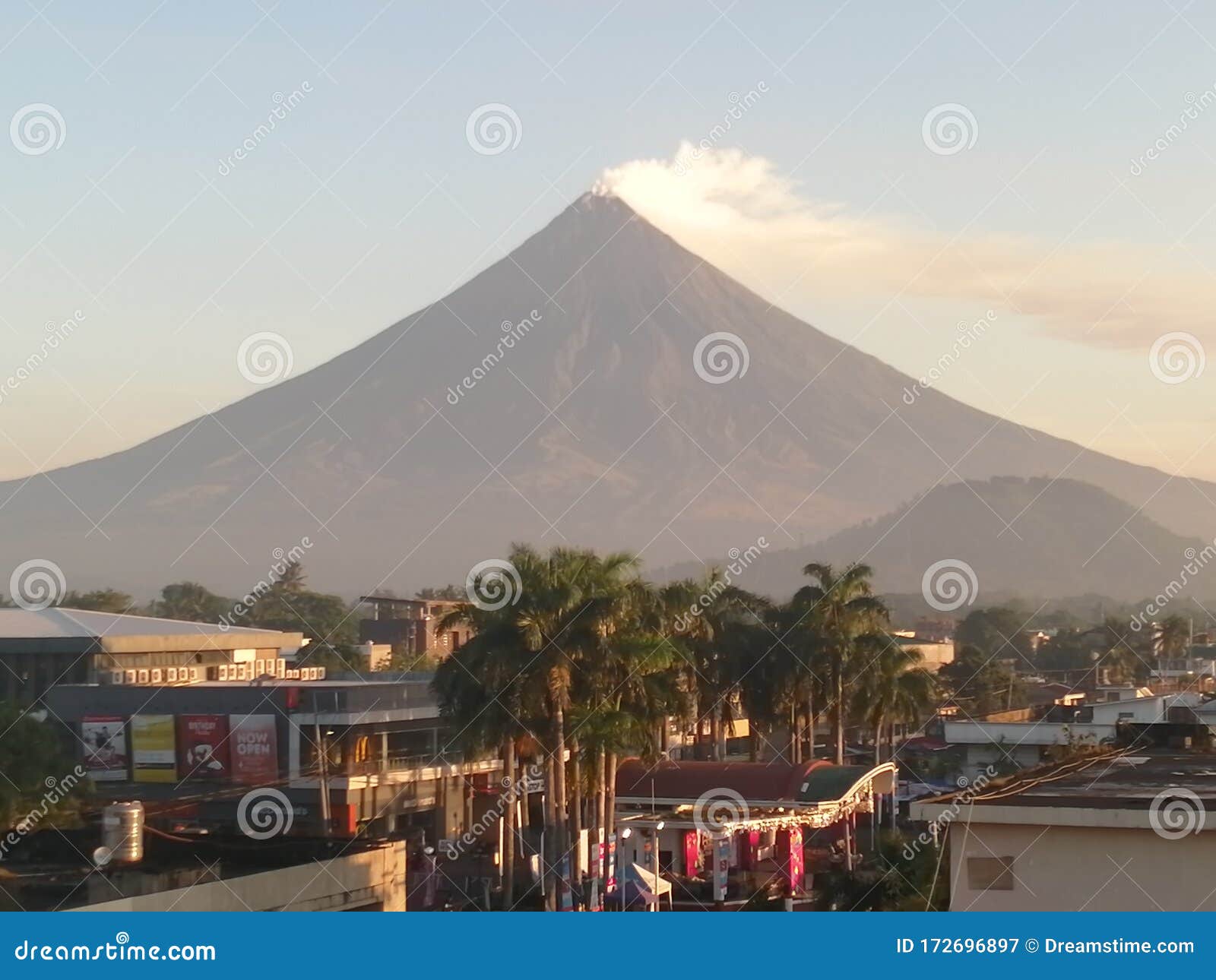 Volcano Mt. Mayon, Bicol, Albay Philippines Editorial Photography ...