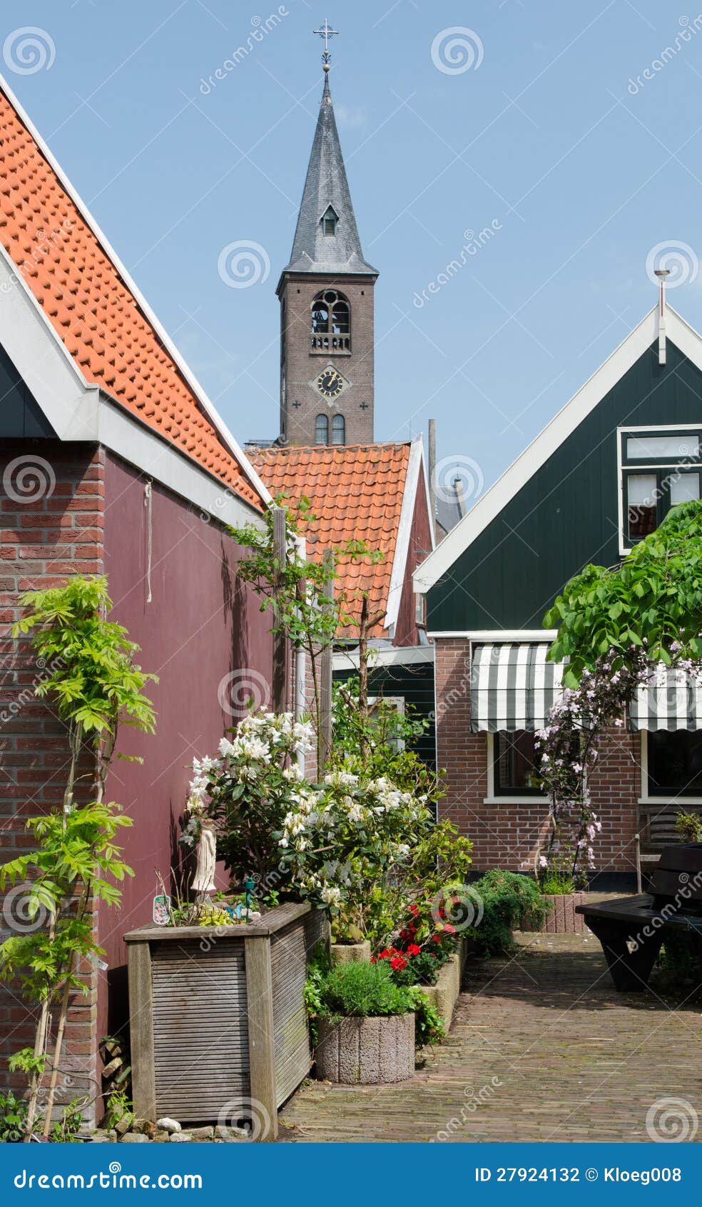 Volendam centre, patio stock photo. Image of doolhof - 27924132