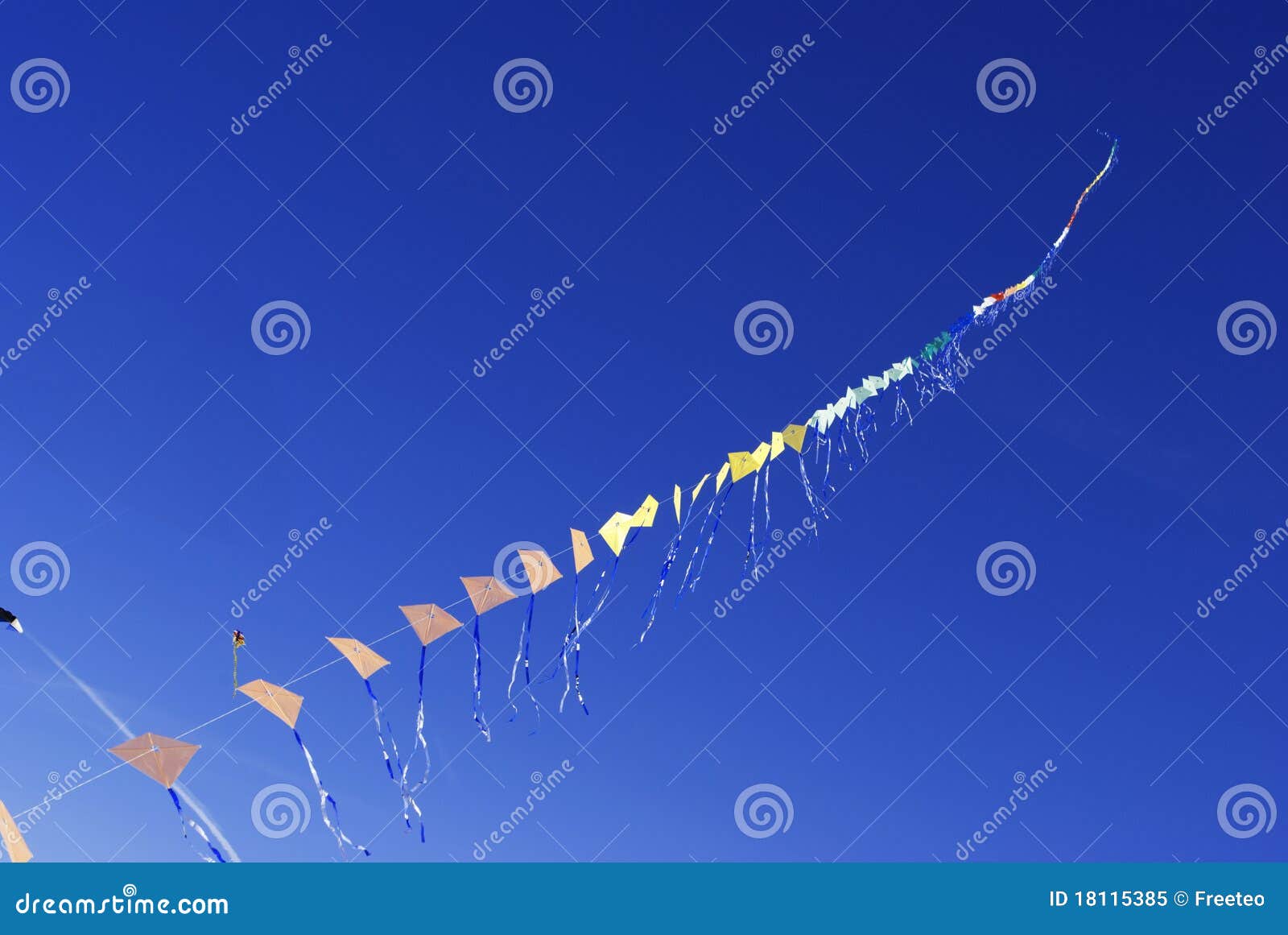 Voler de cerfs-volants image stock. Image du aéroporté - 18115385