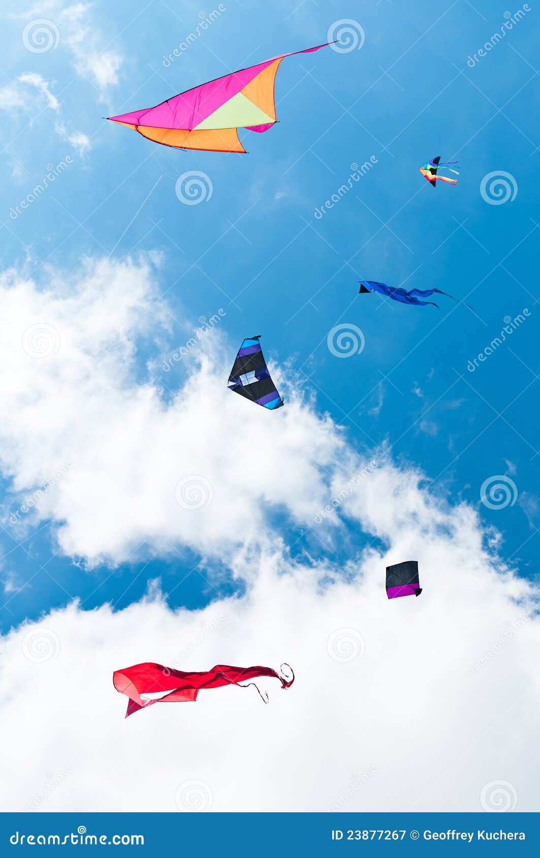 Voler de cerfs-volants image stock. Image du objets, coloré - 23877267