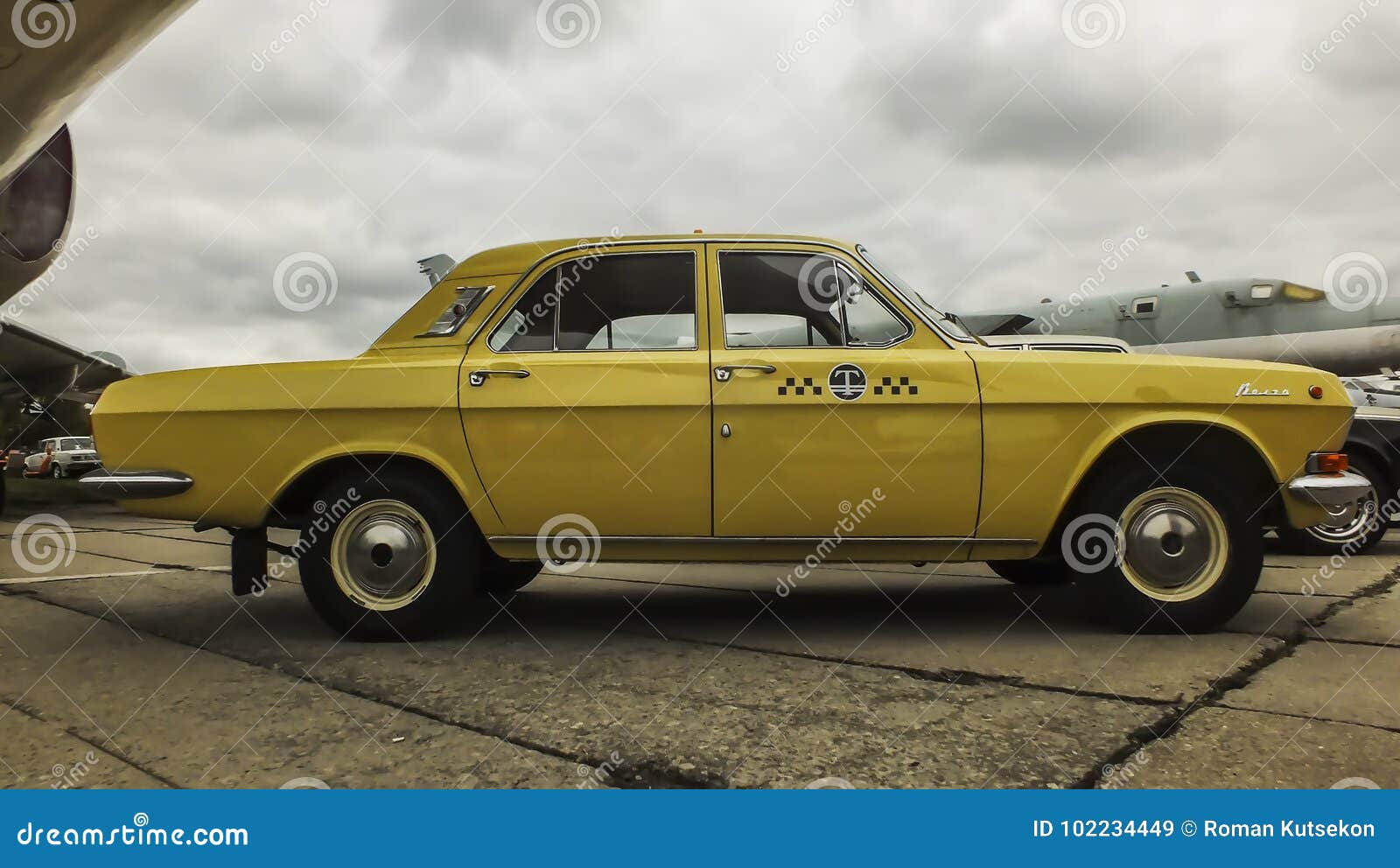 Volga GAZ-24 taxi redaktionell fotografering för bildbyråer. Bild av ...