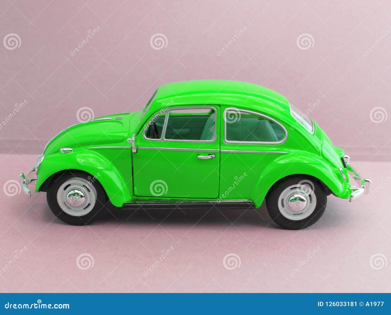 Volkswagen Beetle vert photo éditorial. Image du cheap - 126033181