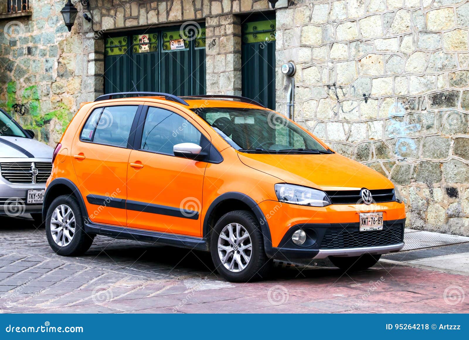 Volkswagen CrossFox foto de stock editorial. Imagem de raposa - 95264218