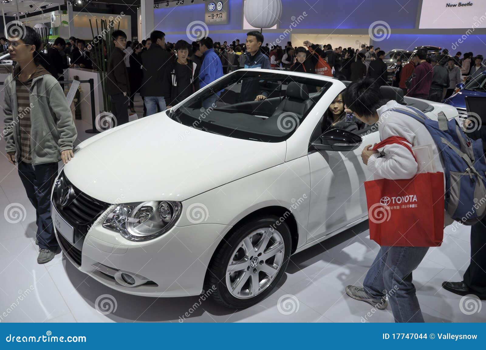 Volkswagen EOS Cabrio editorial stock image. Image of exhibition - 17747044