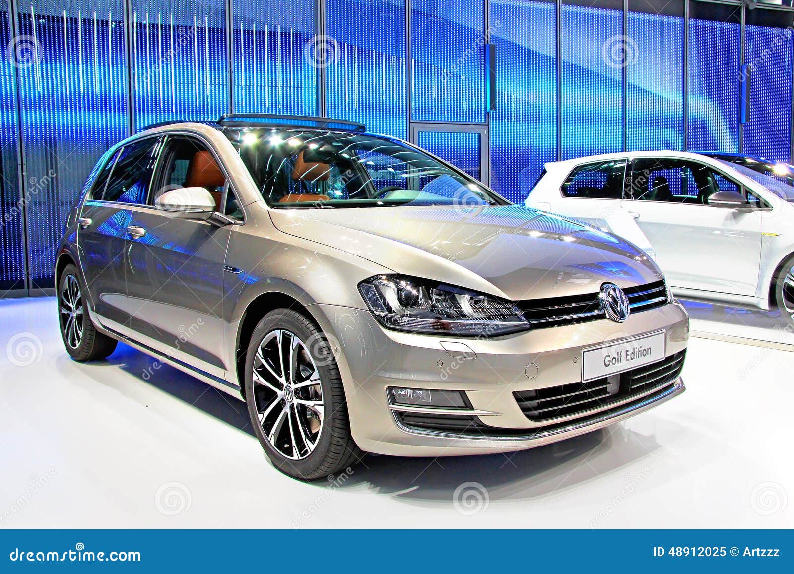 Volkswagen Golf image éditorial. Image du gris, voiture - 48912025
