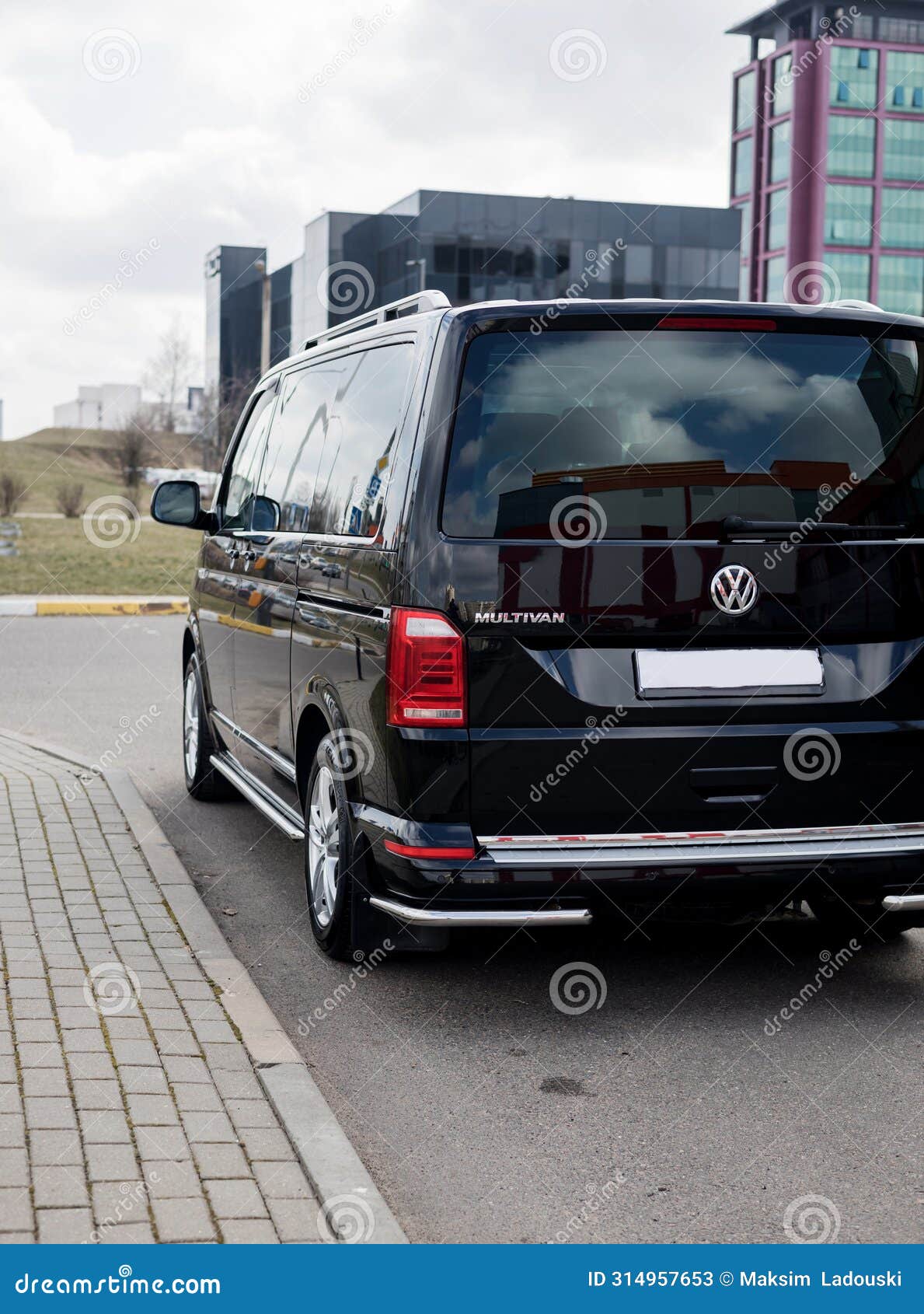 Volkswagen Multivan TDI editorial stock photo. Image of style - 314957653