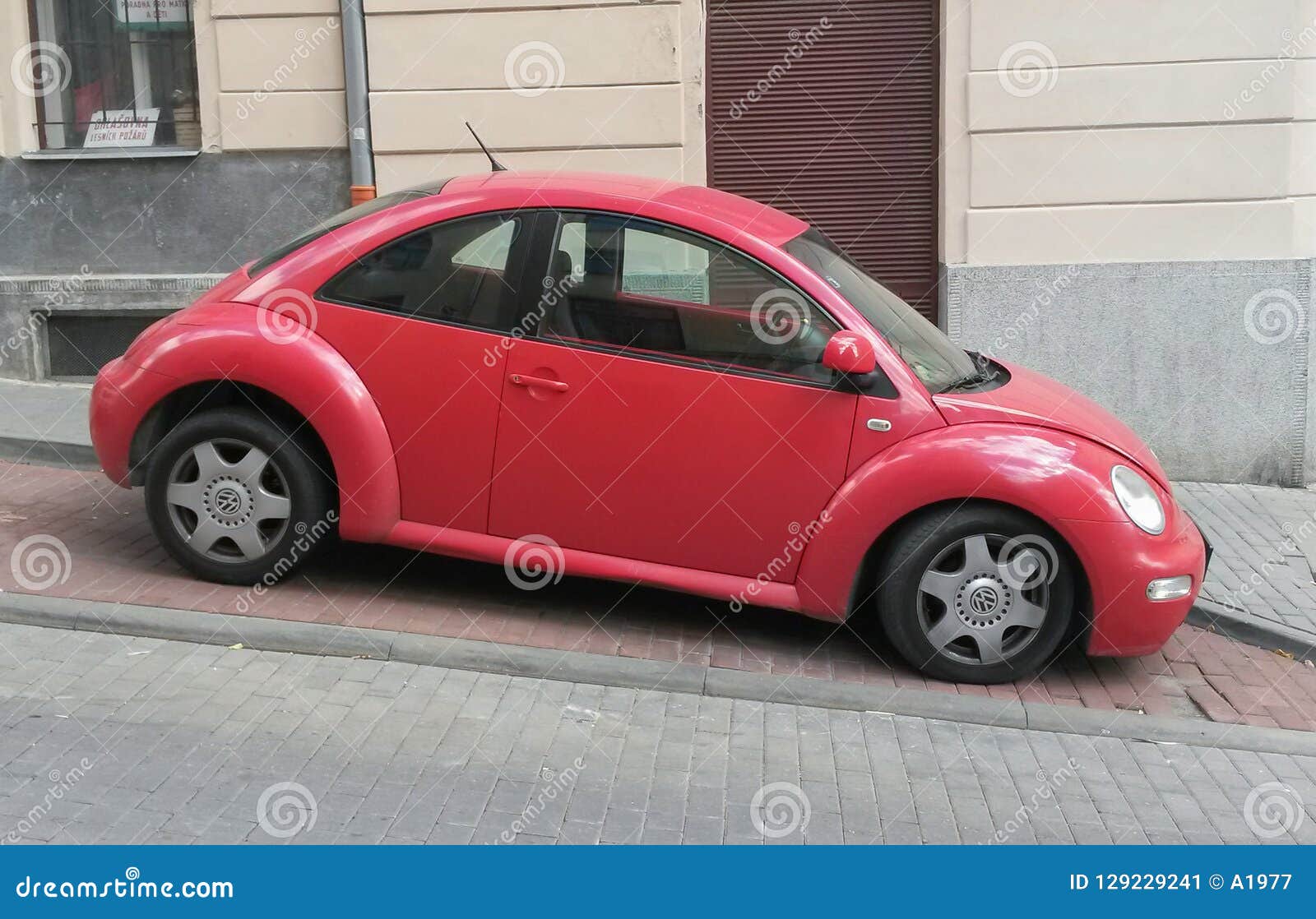 Volkswagen New Beetle Rouge Photo éditorial - Image du véhicule ...