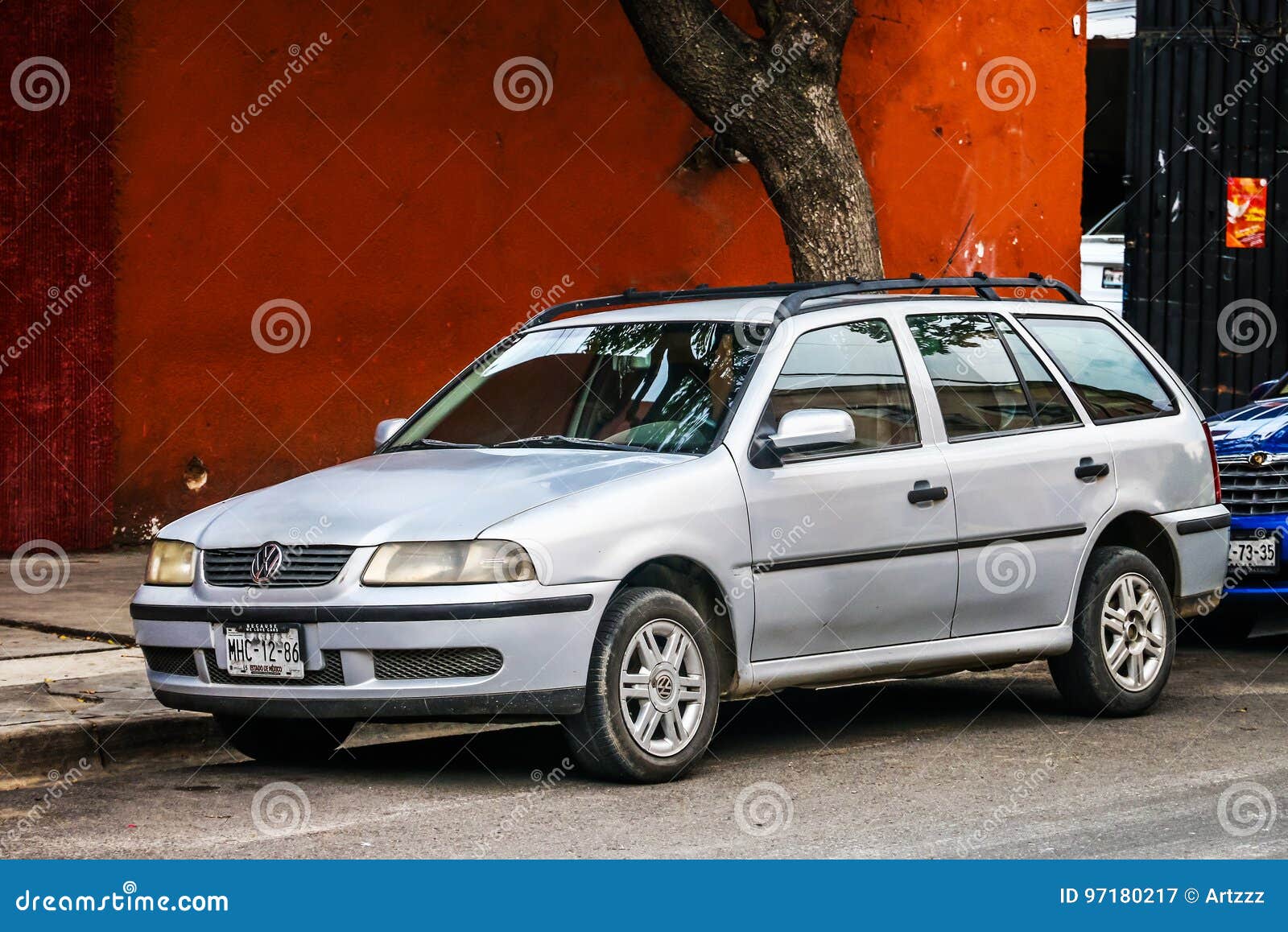 Volkswagen Pointer fotografía editorial. Imagen de ciudad - 97180217