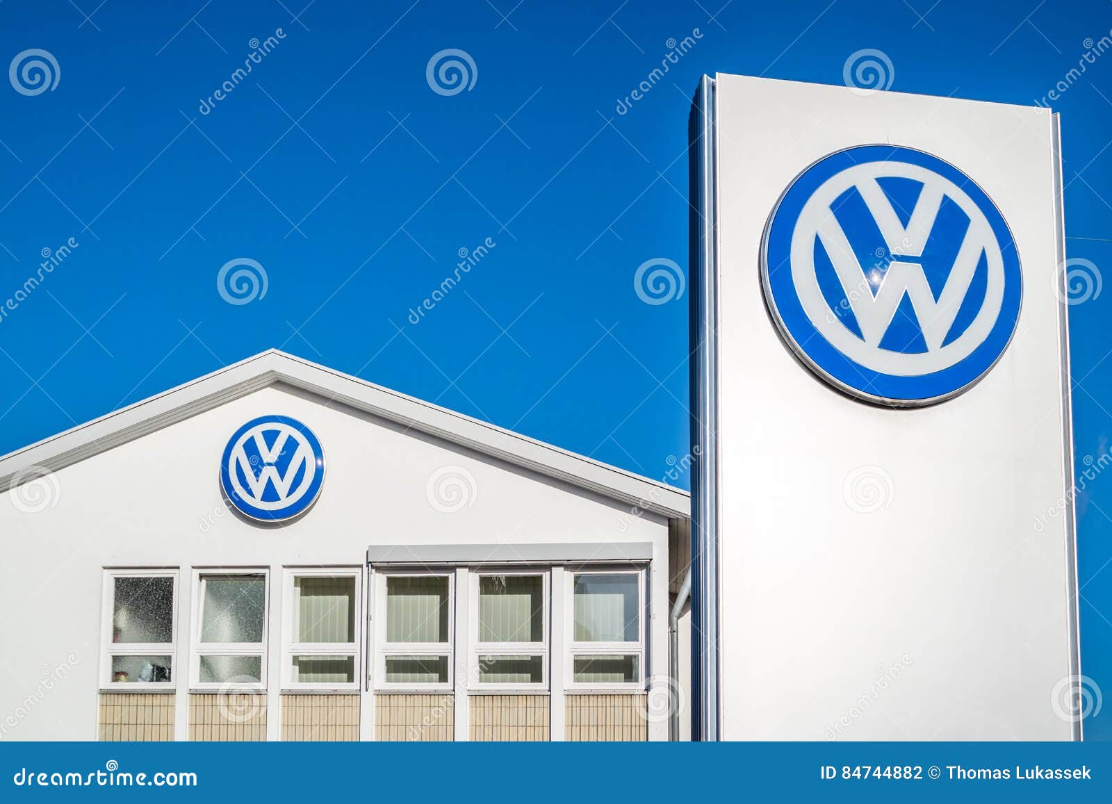 Volkswagen VW Sign, Logo, Symbol At Volkswagen Warszawa Okecie ...