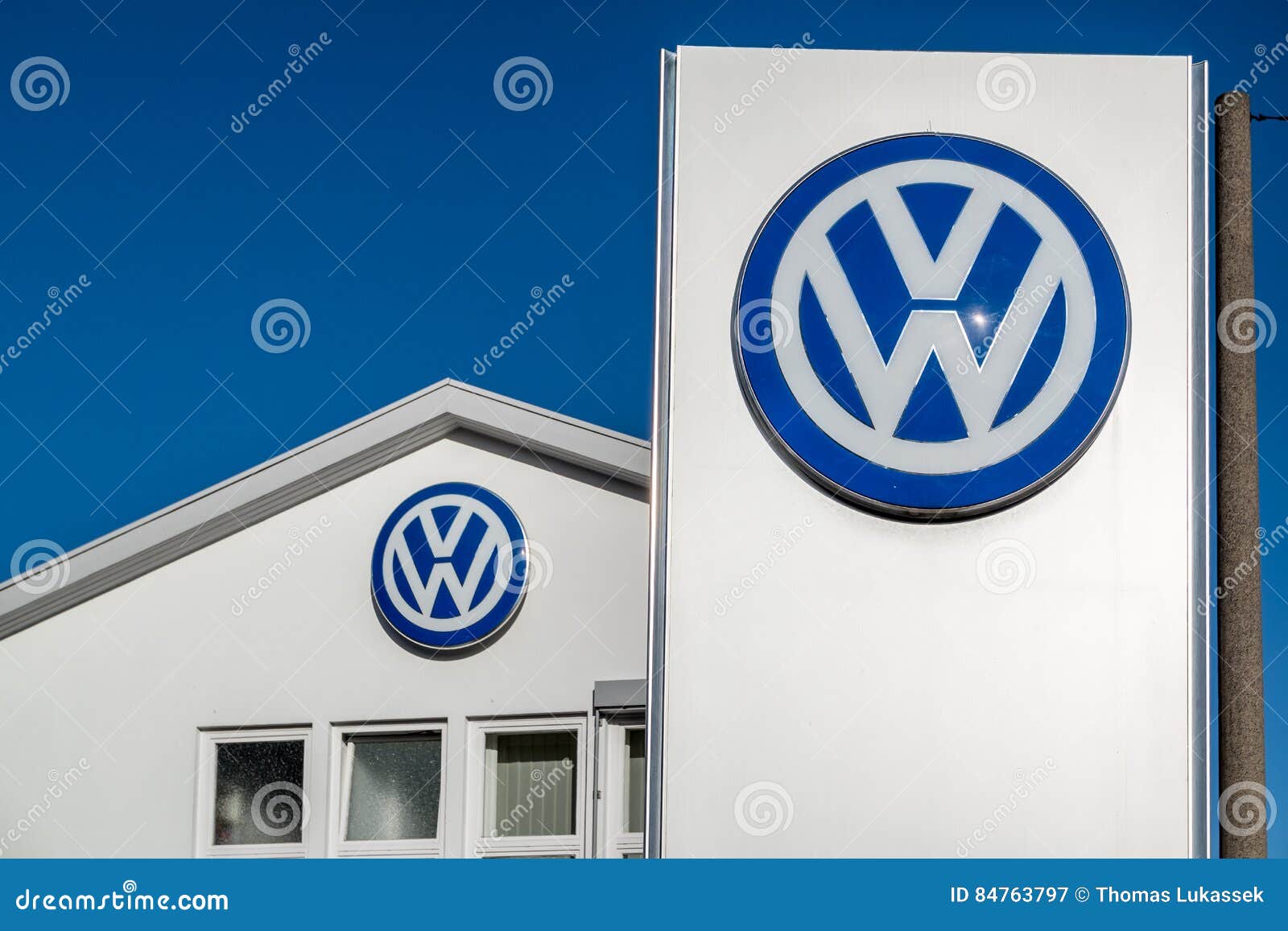 Volkswagen VW Sign, Logo, Symbol At Volkswagen Warszawa Okecie ...