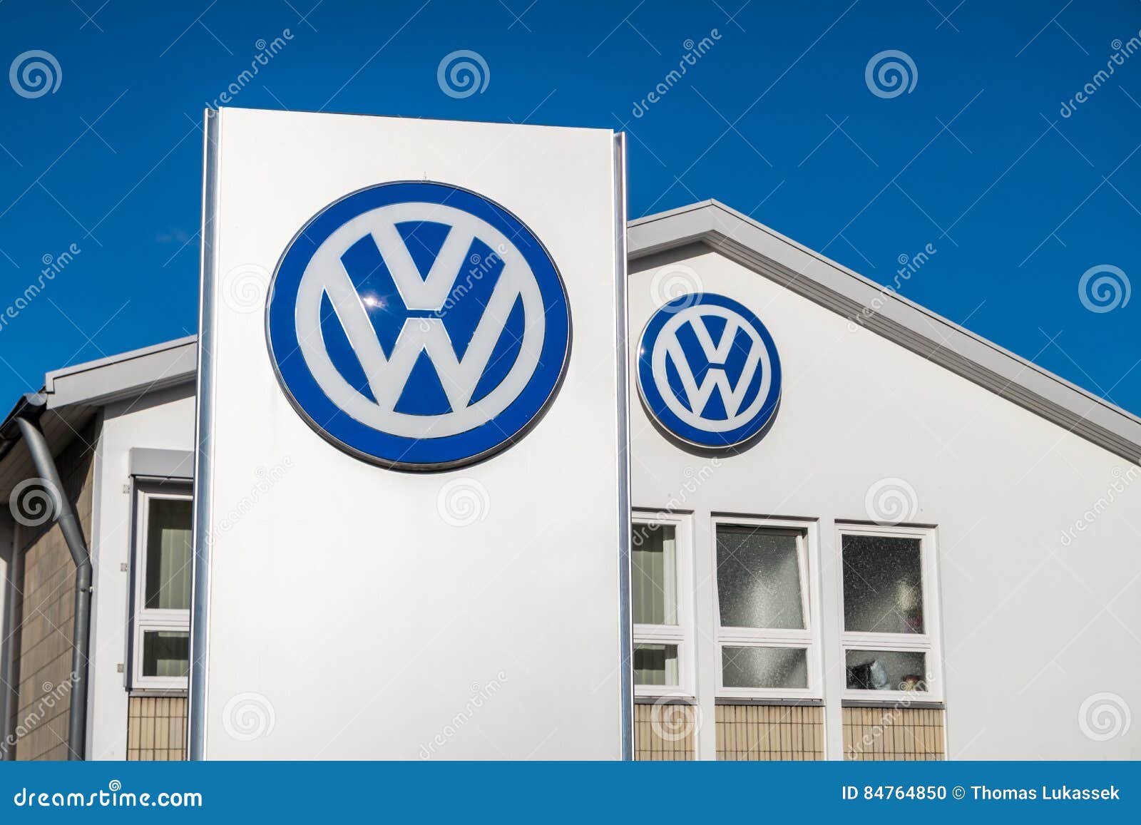 Volkswagen VW Sign, Logo, Symbol At Volkswagen Warszawa Okecie ...