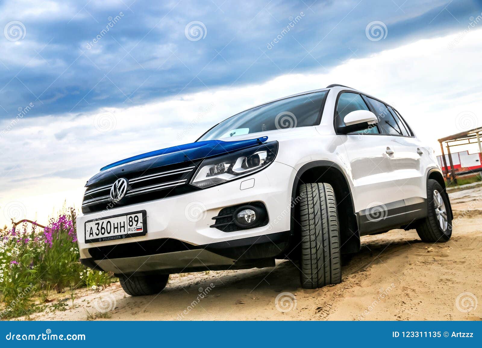 Volkswagen Tiguan imagen editorial. Imagen de rueda - 123311135