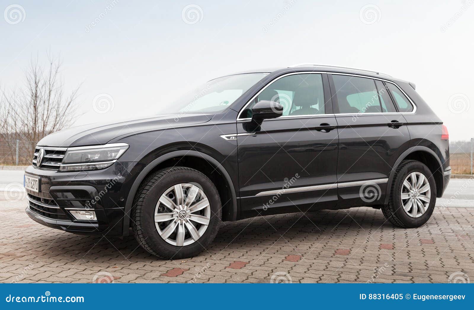 Volkswagen Tiguan, 4x4 R-linha 2017 Imagem Editorial - Imagem de carro ...