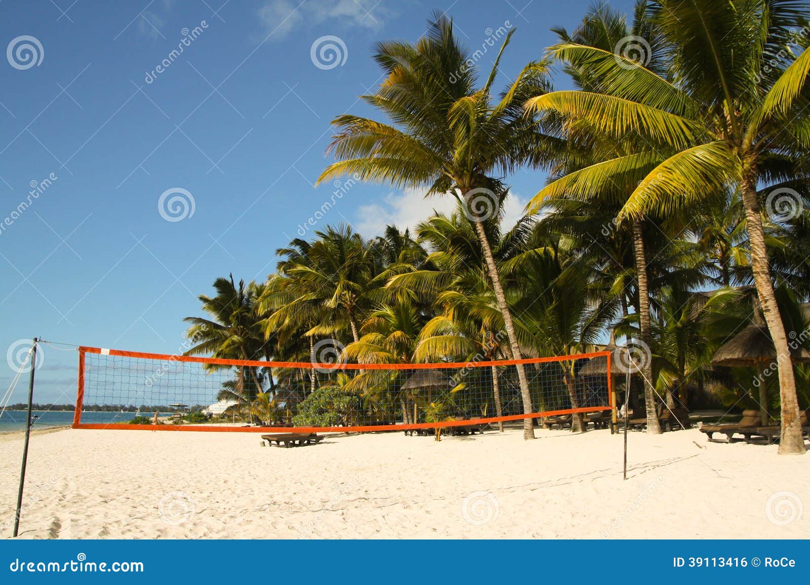Volleyballfeld Auf Dem Strand Stockfoto - Bild von aktiv, küste: 39113416