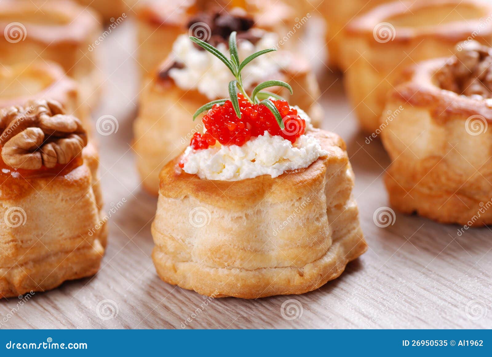 Volován relleno imagen de archivo. Imagen de caviar, respiradero - 26950535