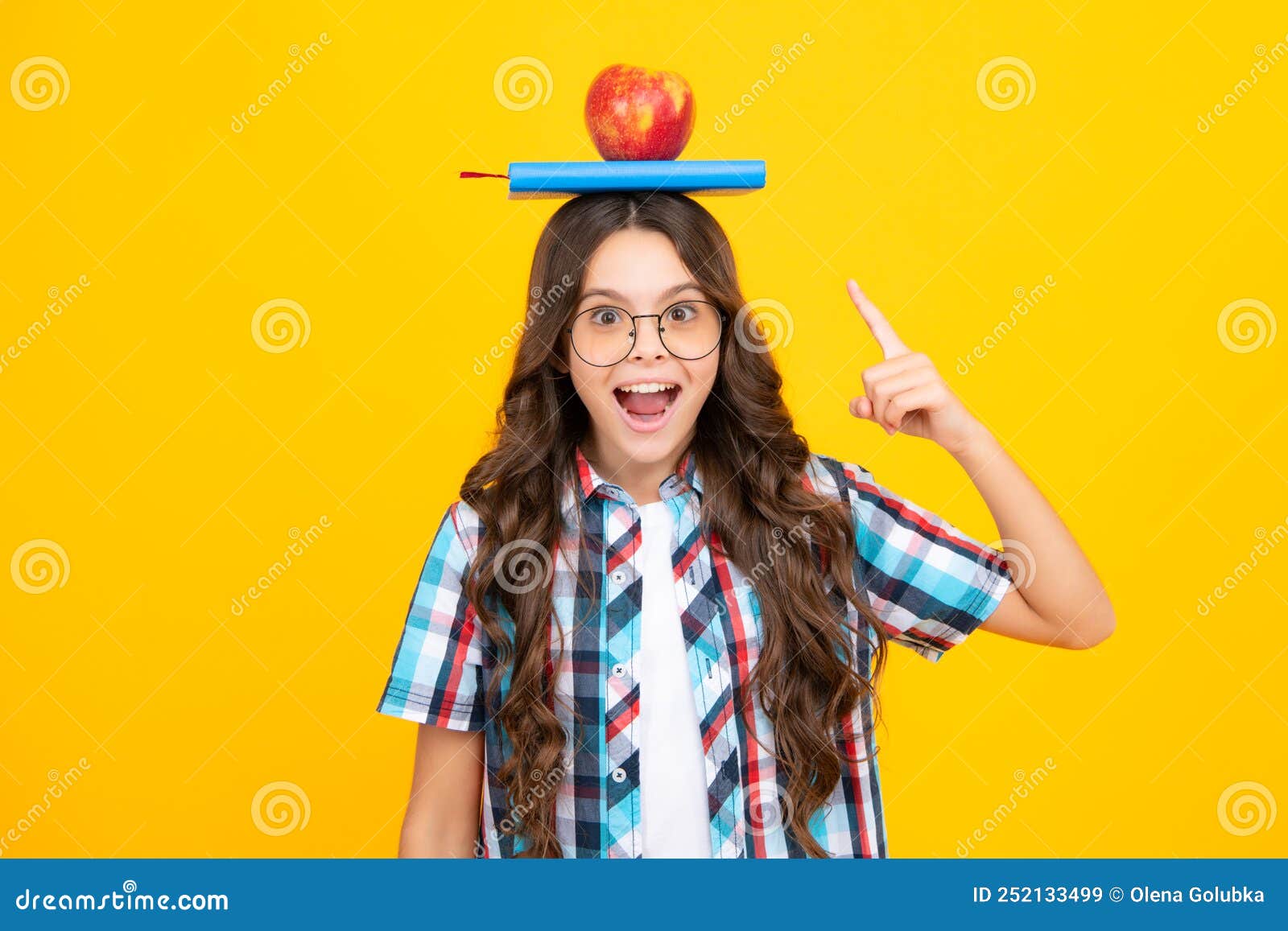 Volver A La Escuela Escolar Adolescente Con Manzana En La Cabeza Lista