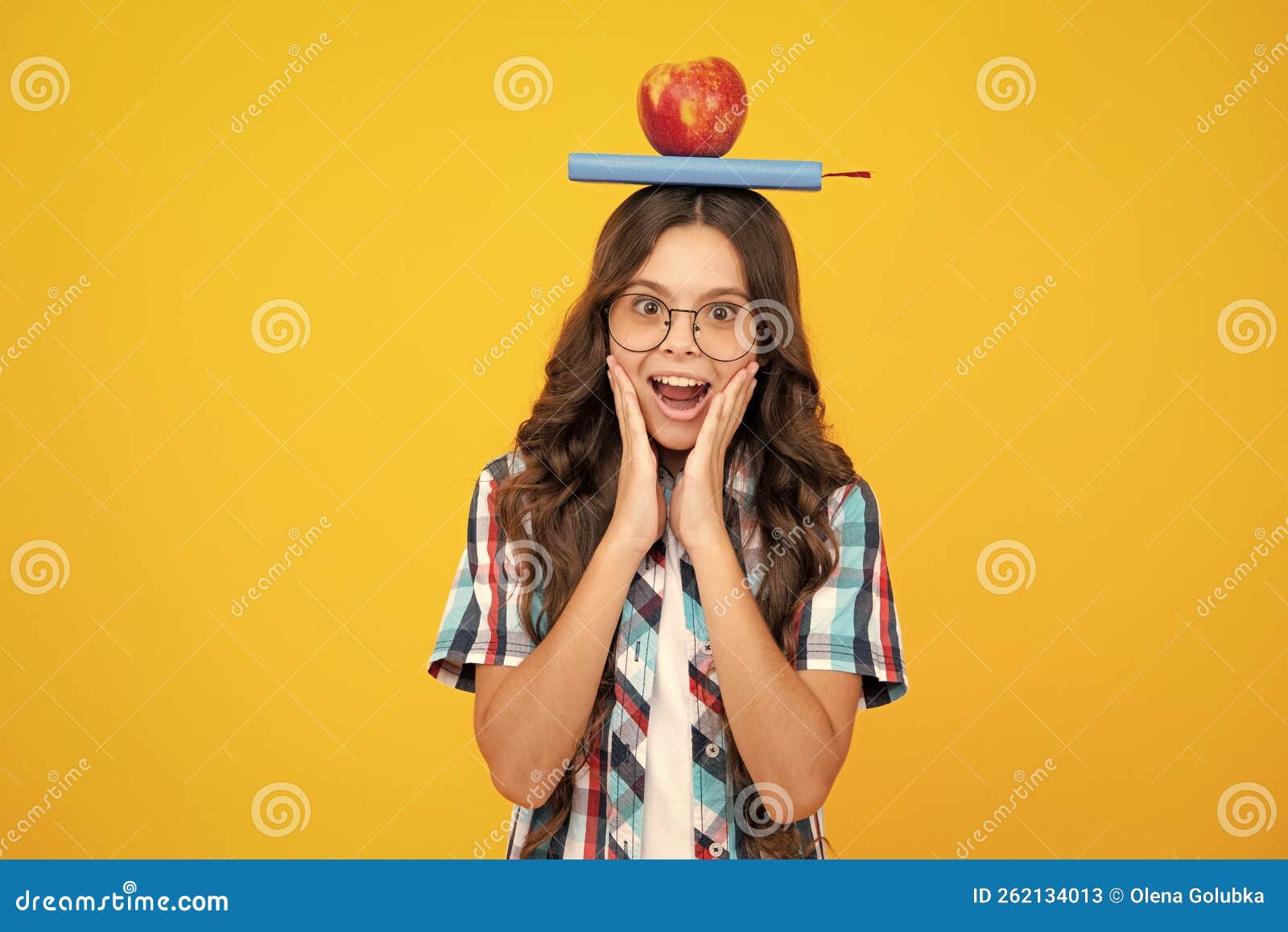 Volver A La Escuela Escolar Adolescente Con Manzana En La Cabeza Lista