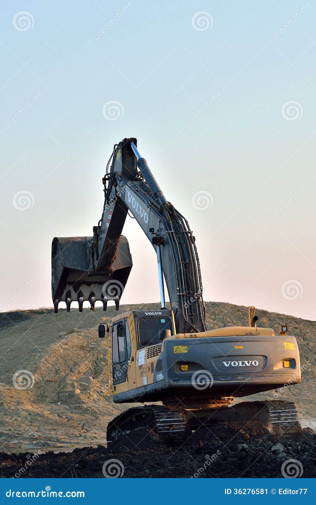 Giant Excavator Wallpaper