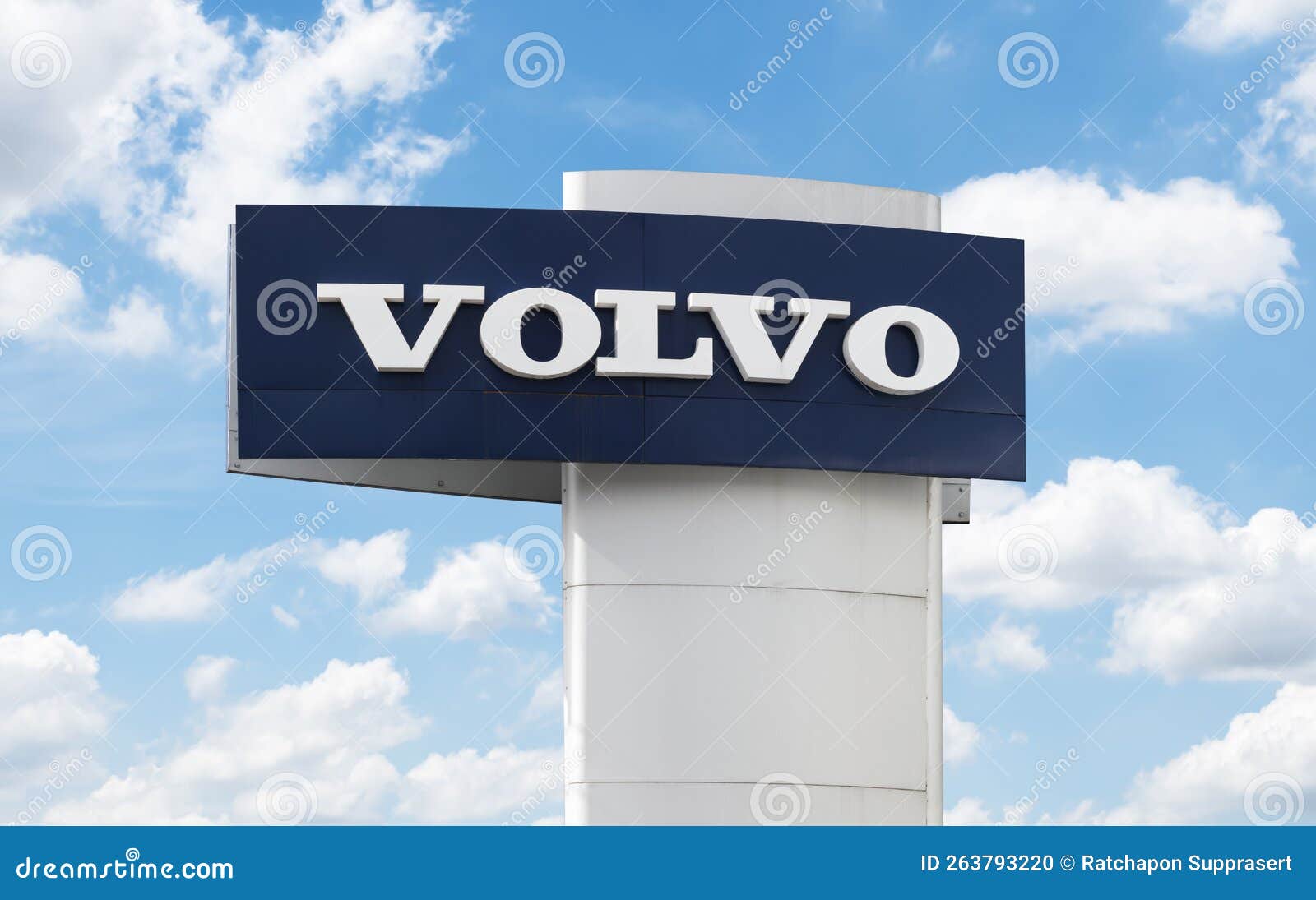 Volvo Outdoor Pole Billboard Editorial Image - Image of volvo, building ...