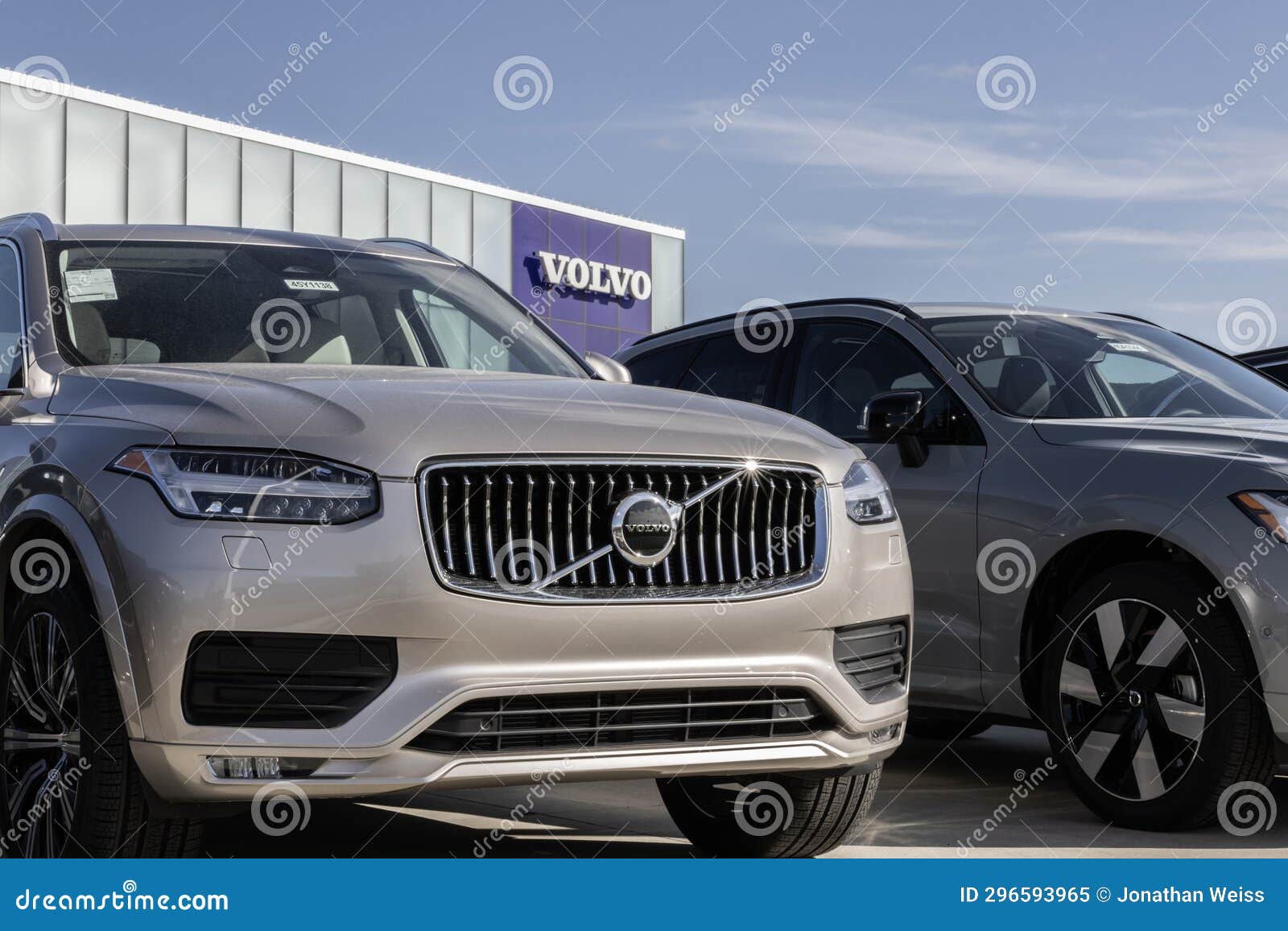 Volvo XC90 Display at a Dealership. Volvo Offers the XC90 in Core, Plus ...