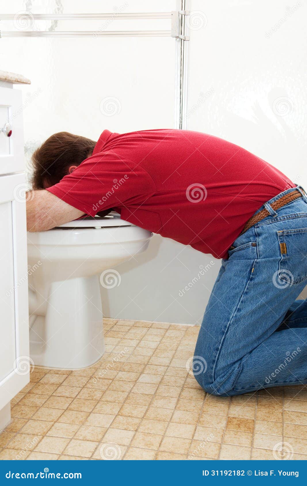 Vomitar no toalete foto de stock. Imagem de doente, frio - 31192182