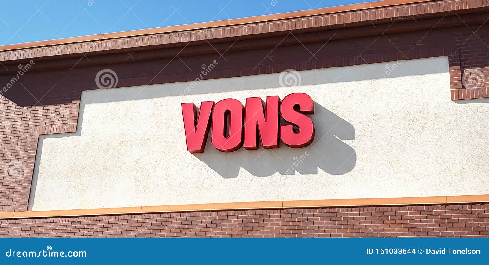 Vons Sign, Logo On Supermarket Chain Store Facade. Vons Is A Southern ...