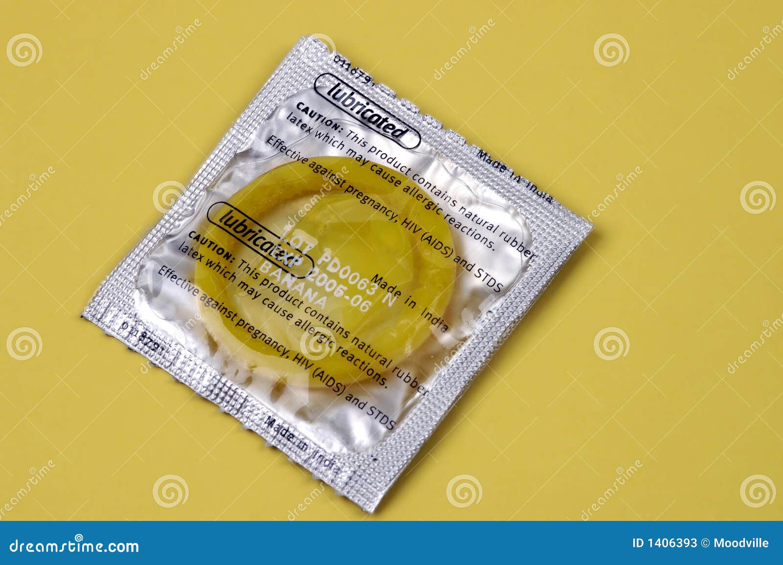 Voorwerpen - Geel Condoom stock afbeelding. Image of rubber - 1406393