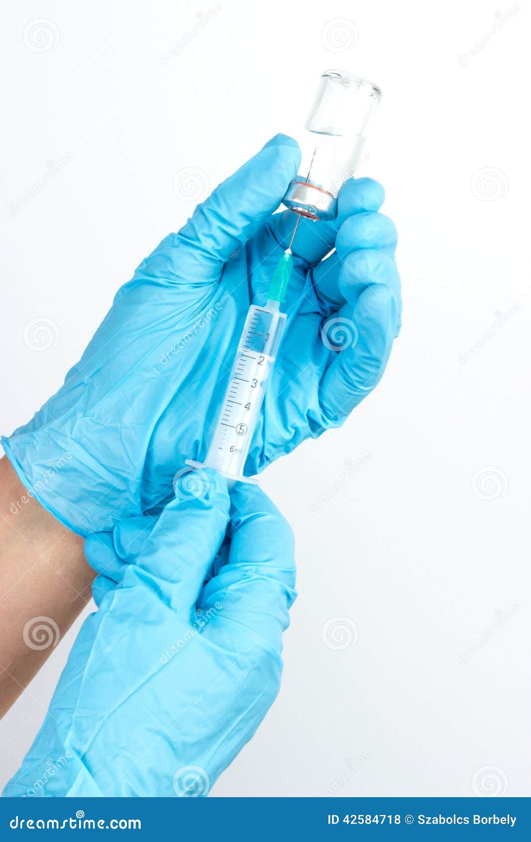 Vorbereiten Der Einspritzung Mit Spritze Und Phiole Stockfoto - Bild ...