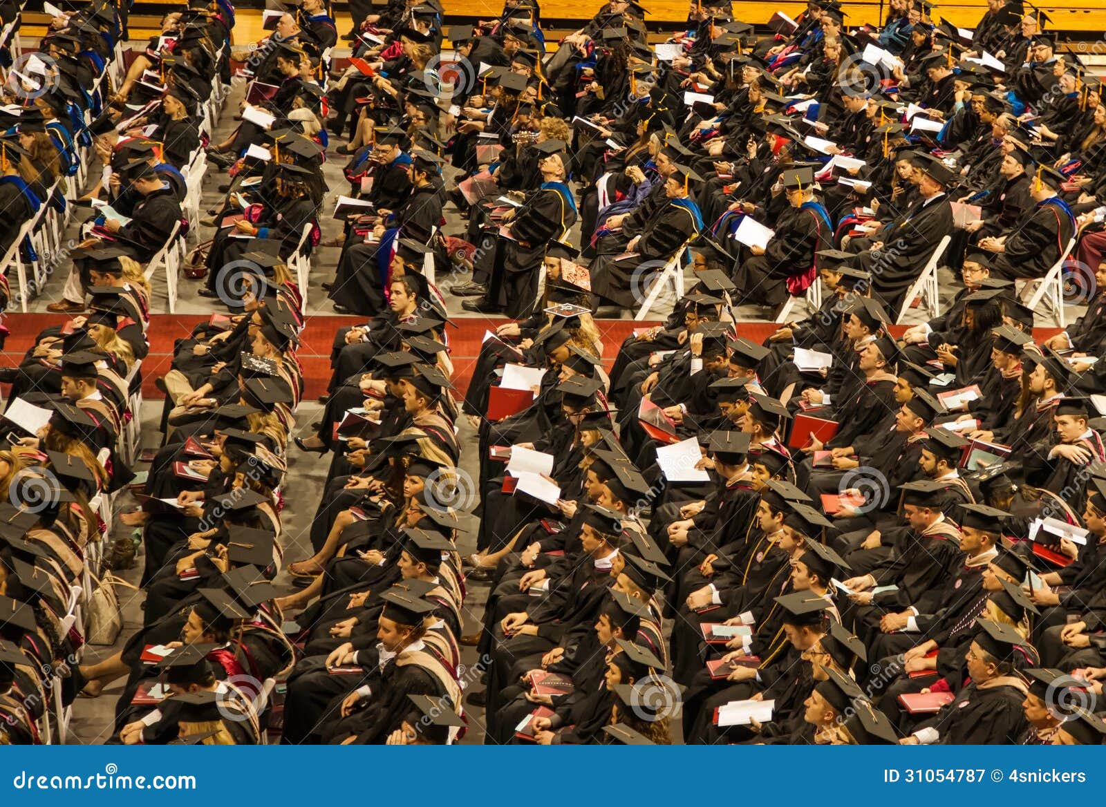 Vorbereiten, Ihre Diplome Zu Empfangen Redaktionelles Stockfotografie ...
